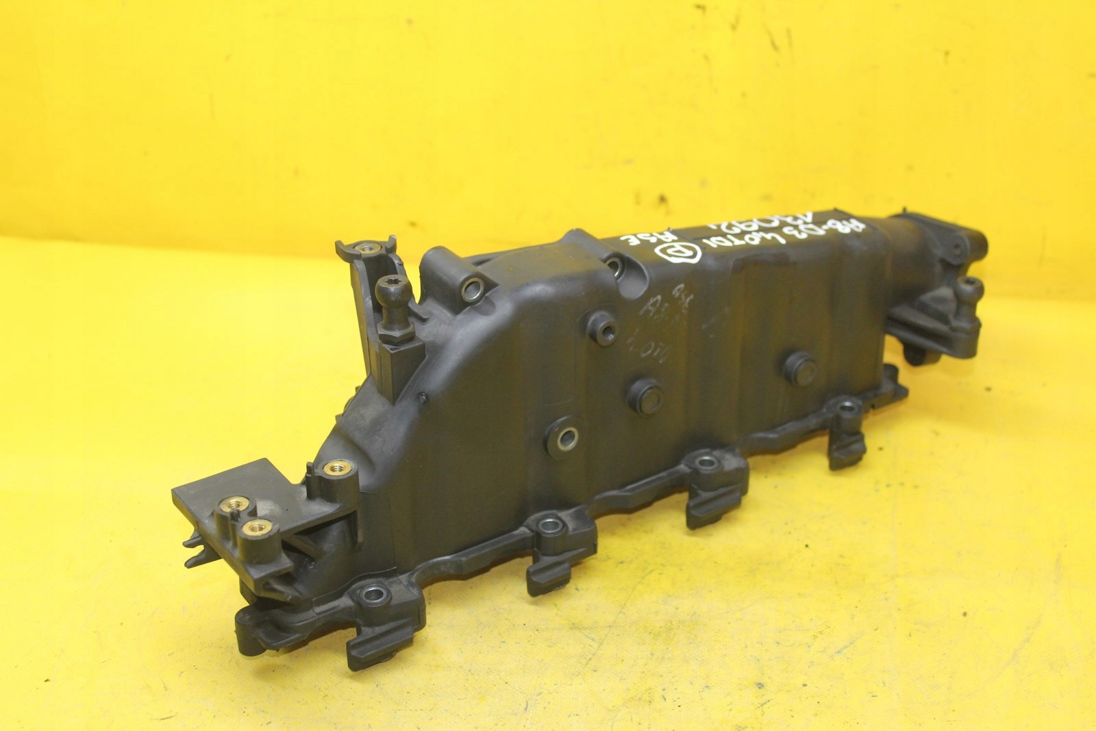 Audi OE 057129712AA kolektor ssący - porównaj ceny - Allegro.pl