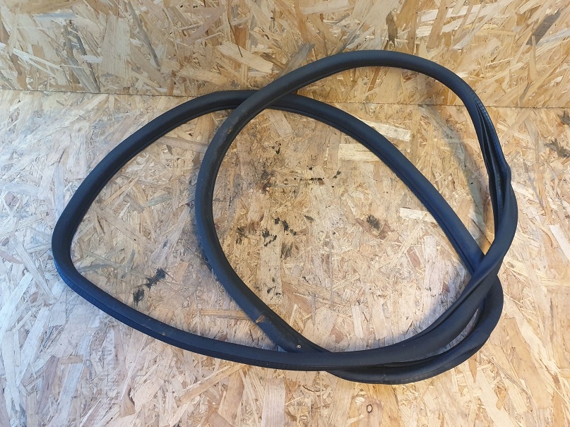 Mercedes-Benz OE A2046971151 uszczelka ościeżnicy drzwi tylna ...