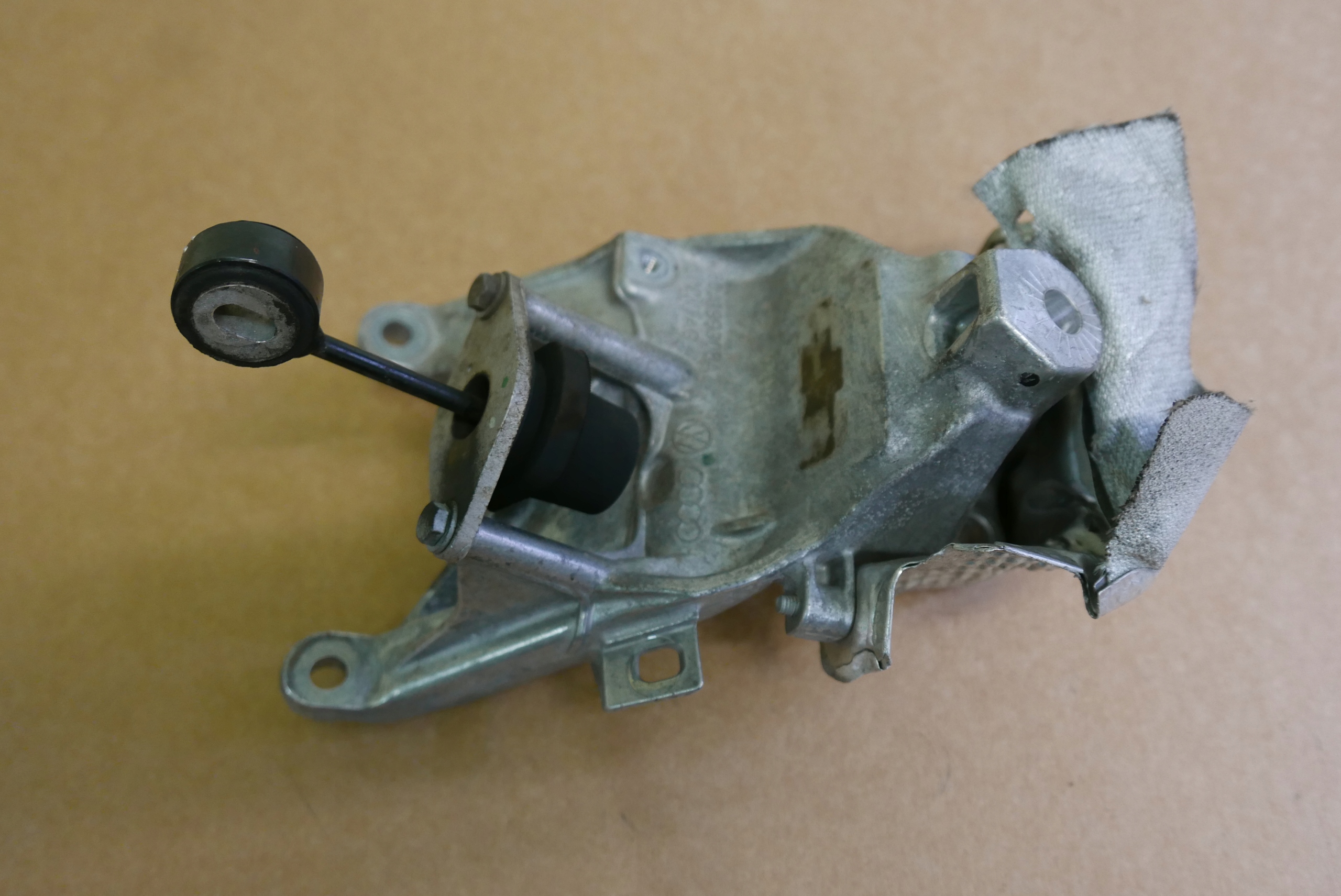 Audi OE 80A199308A wspornik łapa silnika za 100.00PLN z WROCLAW ...