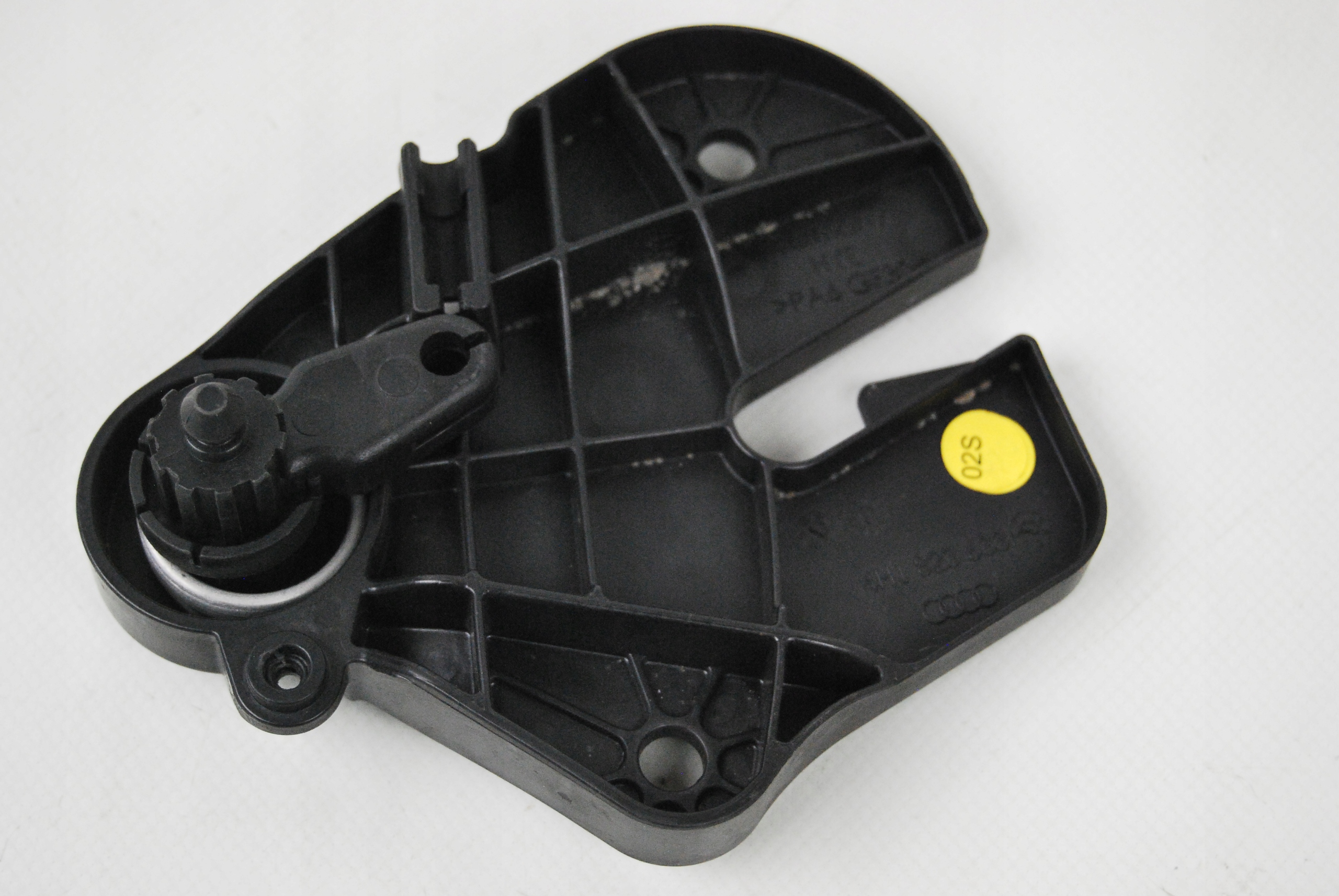 Uchwyt cięgna otwierania maski Audi A8 4H1823633B 4H1823633B za 60 zł z ...