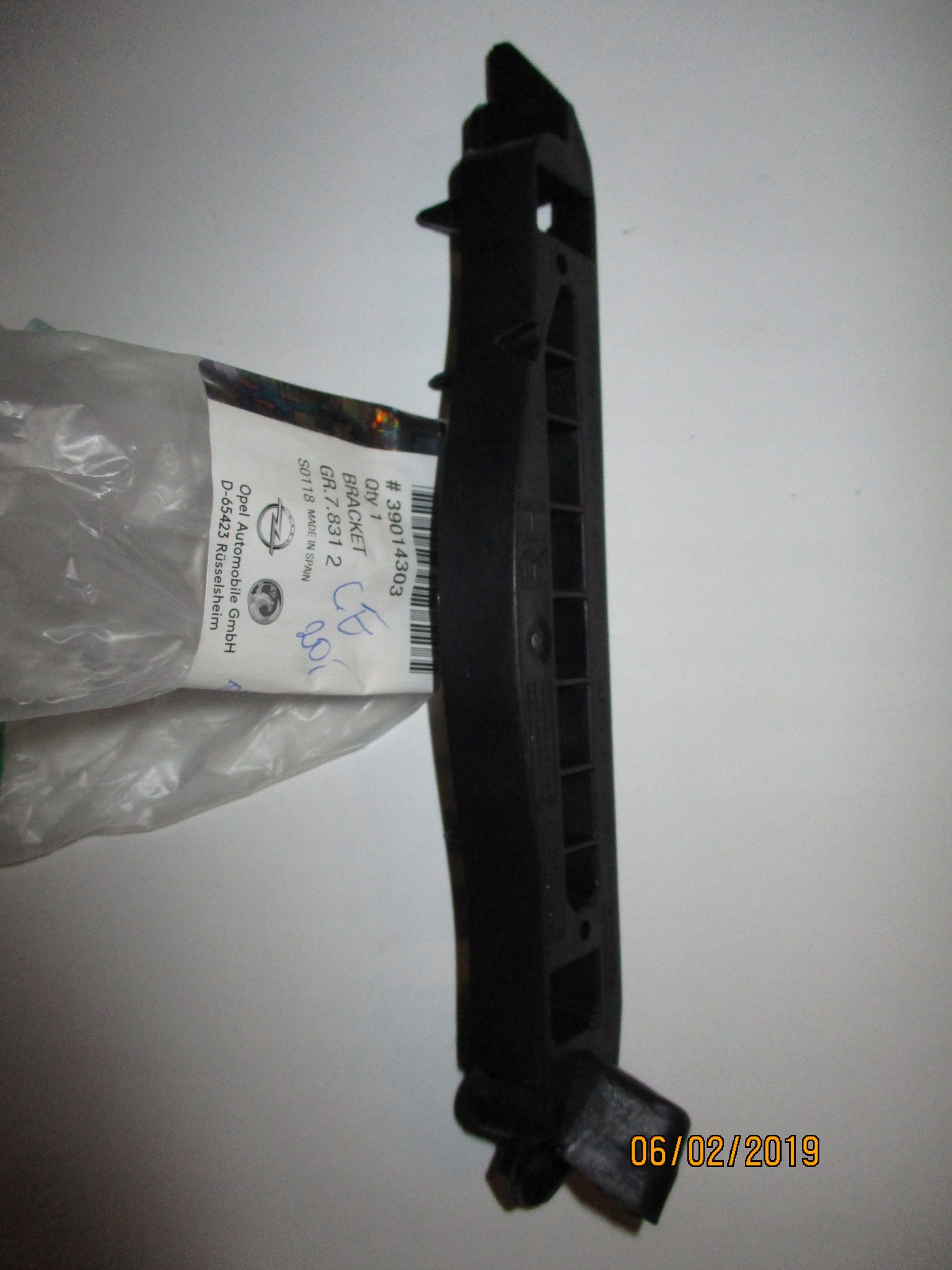 Opel OE 39014303 ślizg zderzaka 5901532898354 za 35.00PLN z ostrow ...