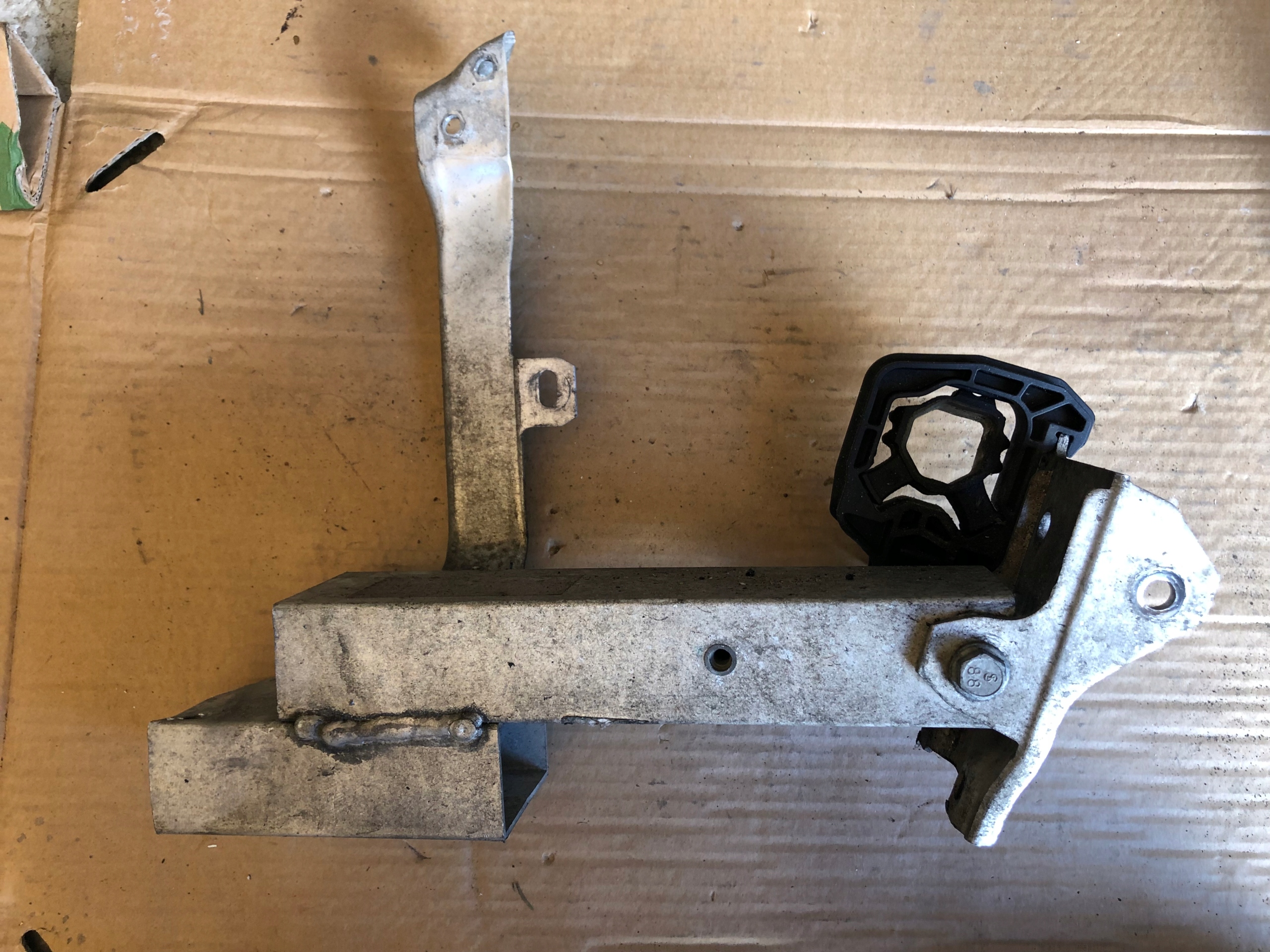 Кронштейн крепления радиатора BMW F01 купить на Avtoex из Польши в ...