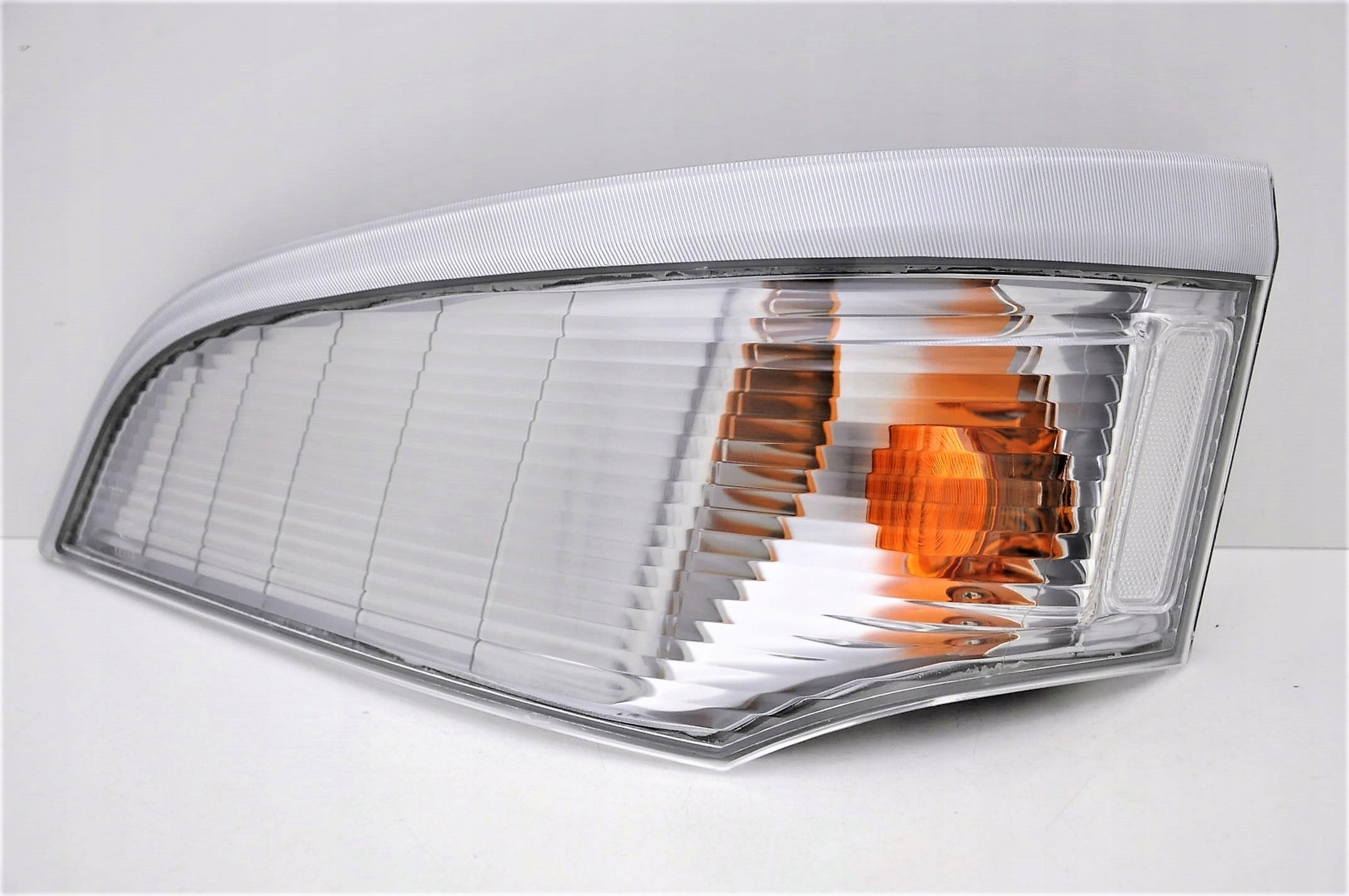 MITSUBISHI CANTER FUSO 05- NOWY TYP KOITO LEWY