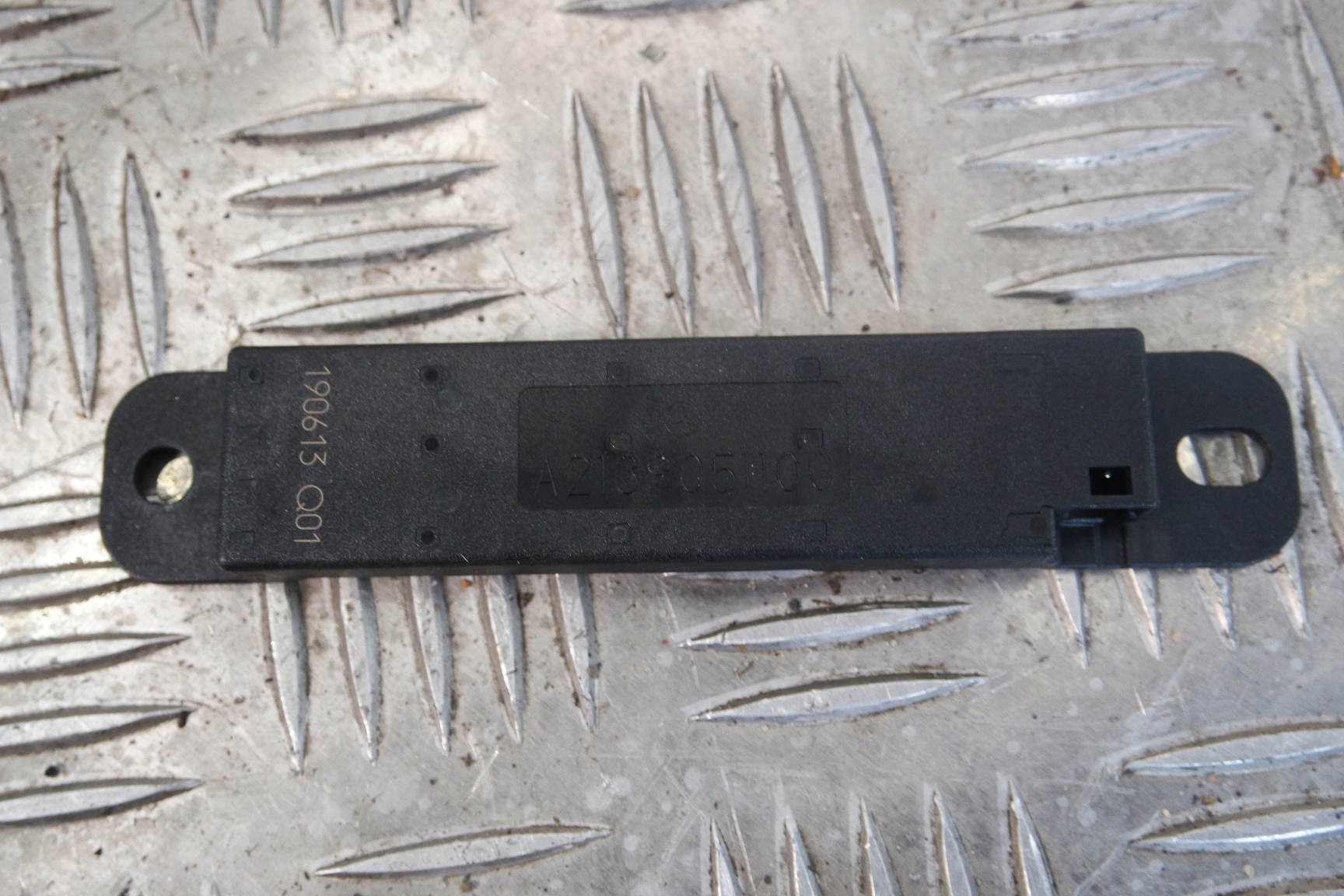 WZMACNIACZ ANTENOWY MERCEDES W213 A2139051100 • Cena, Opinie - Allegro