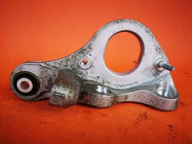 Volvo V40 T3 Łapa Mocowanie Silnika 31401993 za 79.00PLN z Pecna ...