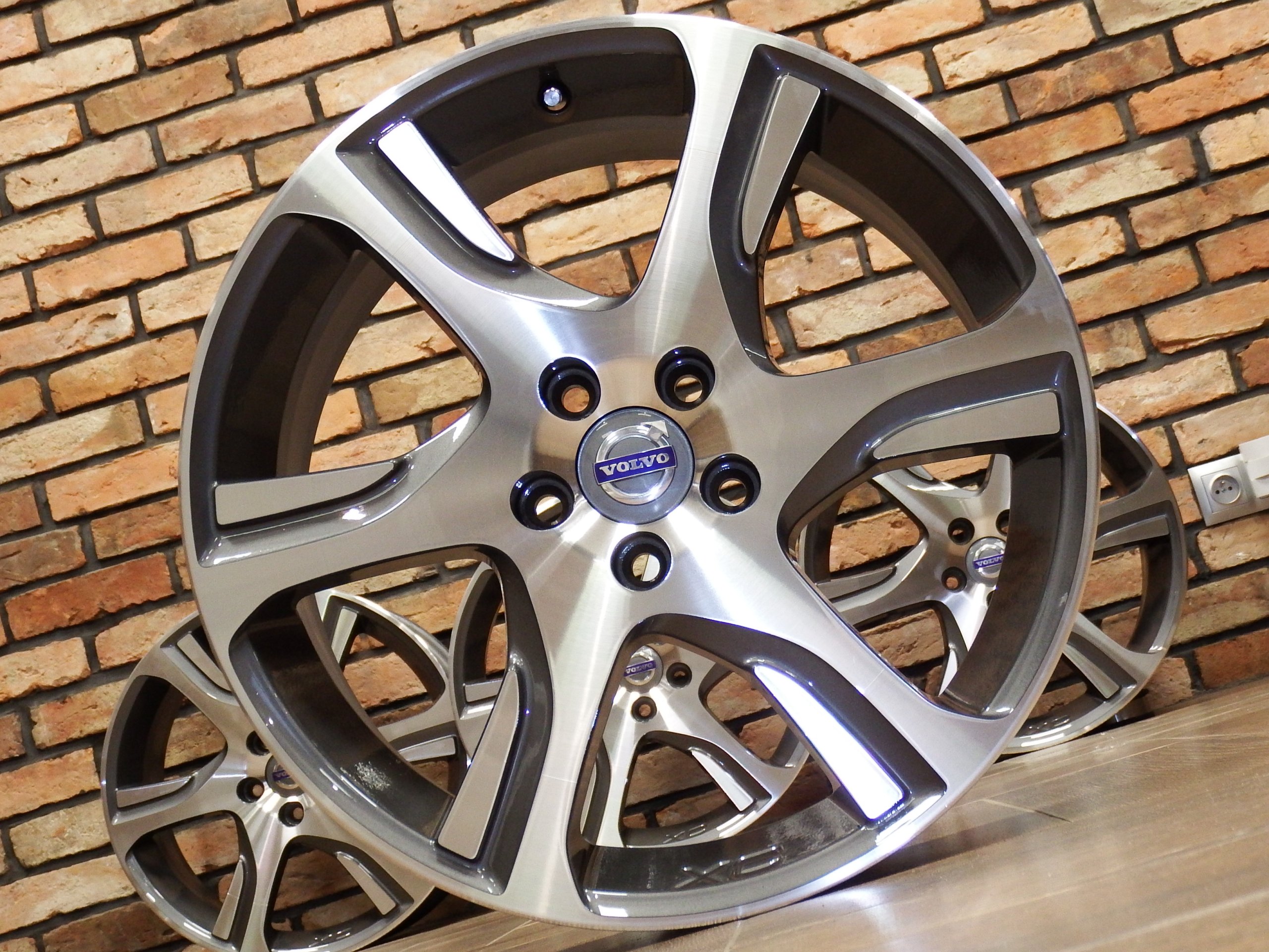 FELGI VOLVO XC60 XC70 7,5x18 ET55 OEM 31280139 - 7061745305 - oficjalne ...