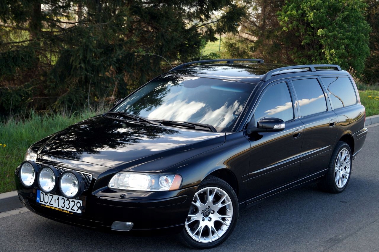 Volvo V70 LIFT 2.4 D5 185KM 4X4 AWD Skóra Xenony - 8035681068 ...