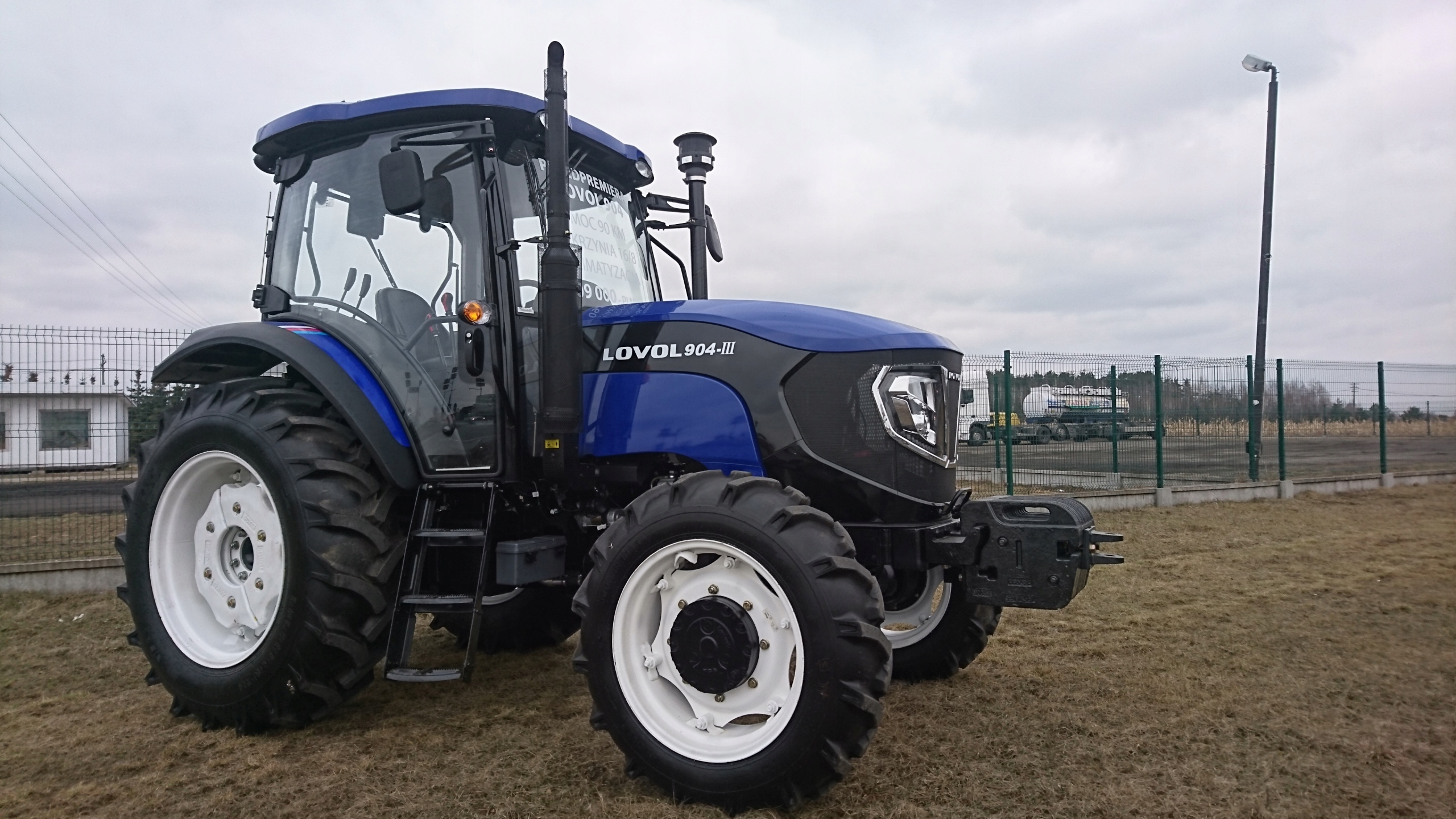 Ciągnik LOVOL 904, klima, 100% mech. 4x4, zarej. - 7667448399 - oficjalne archiwum allegro