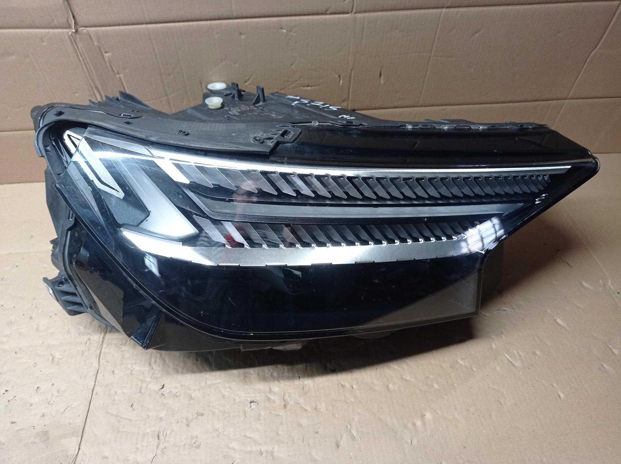 LAMPA REFLEKTOR PRAWY AUDI Q4 MATRIX E-TRON EUROPA 89A941036 za 1019 zł ...