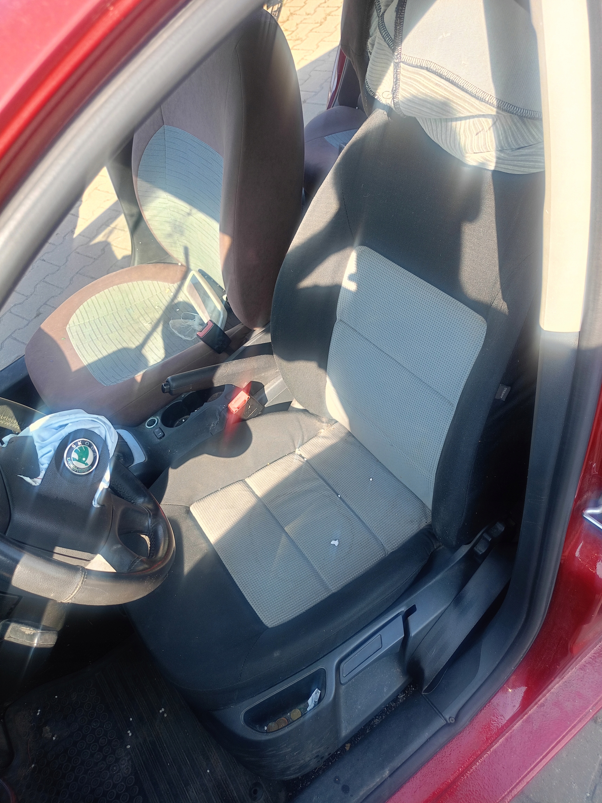 FOTEL LEWY PRZÓD SKODA OCTAVIA HB 1.9TDI 04-13r za 150.00PLN z Radom ...