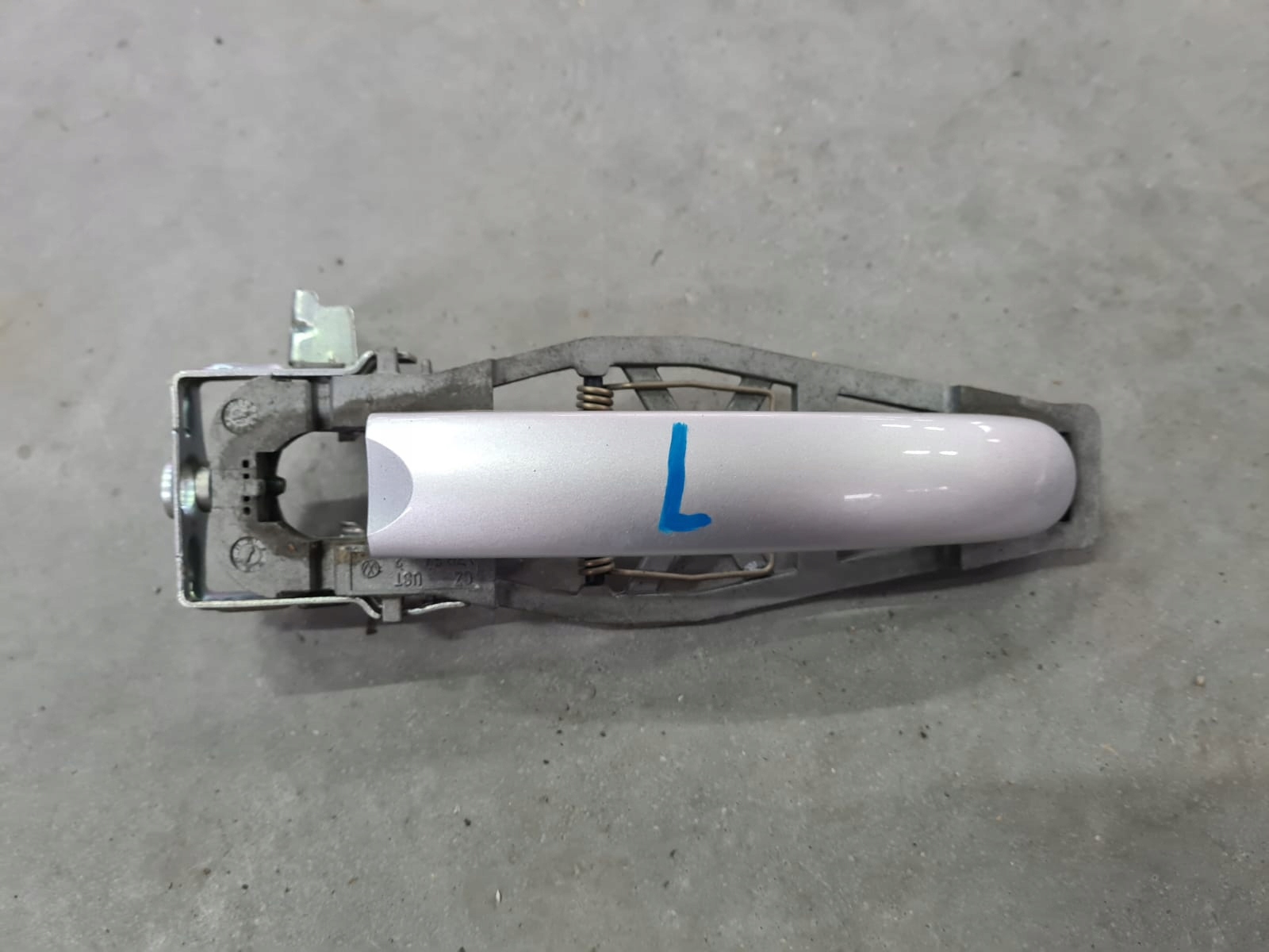 VW T5 klamka zewnętrzna drzwi lewy przód LA7W VW T5 klamka zewnętrzna ...