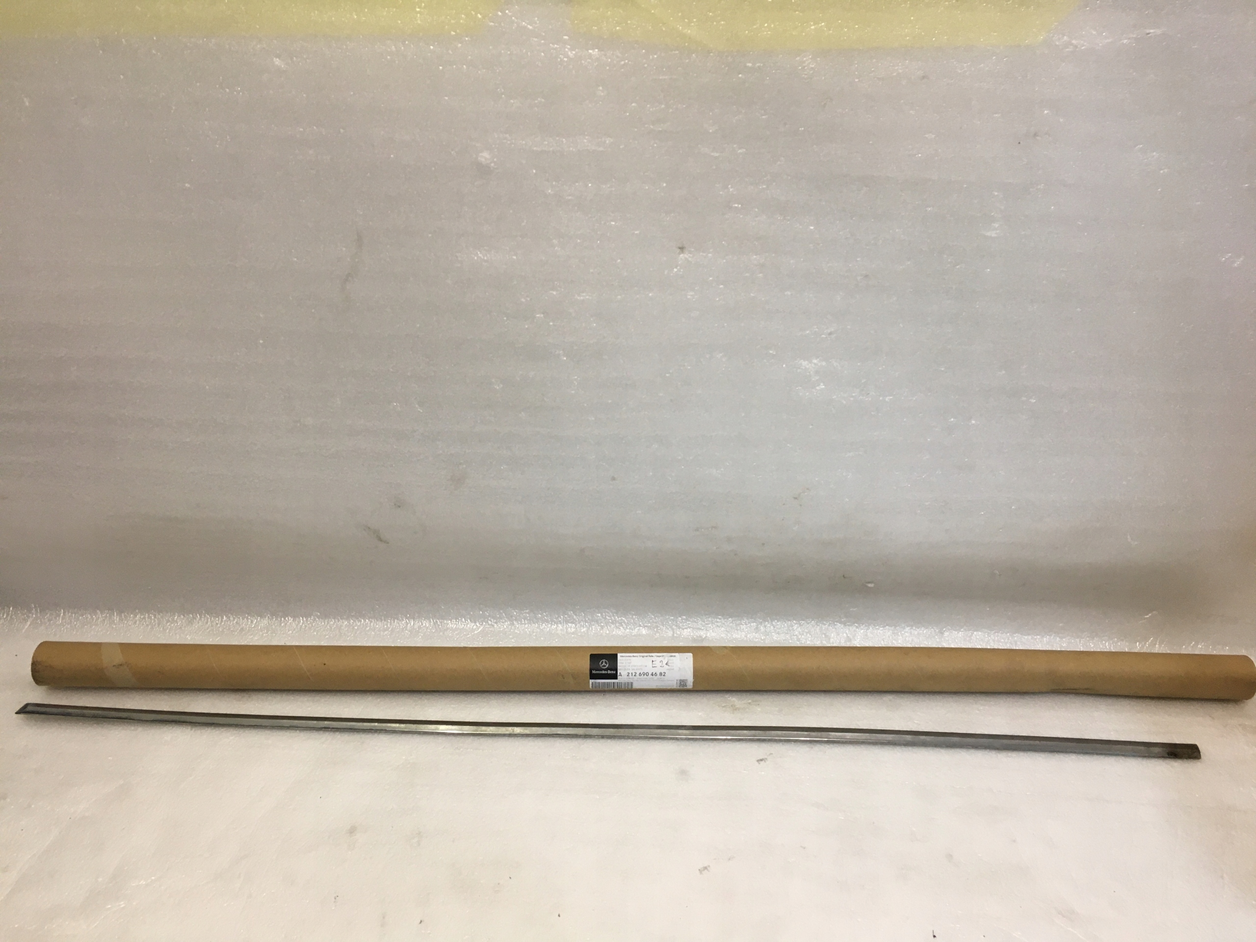 MERCEDES W212 LISTWA DRZWI PRAWY PRZÓD A2126904682 A2126904682 za 55 zł ...