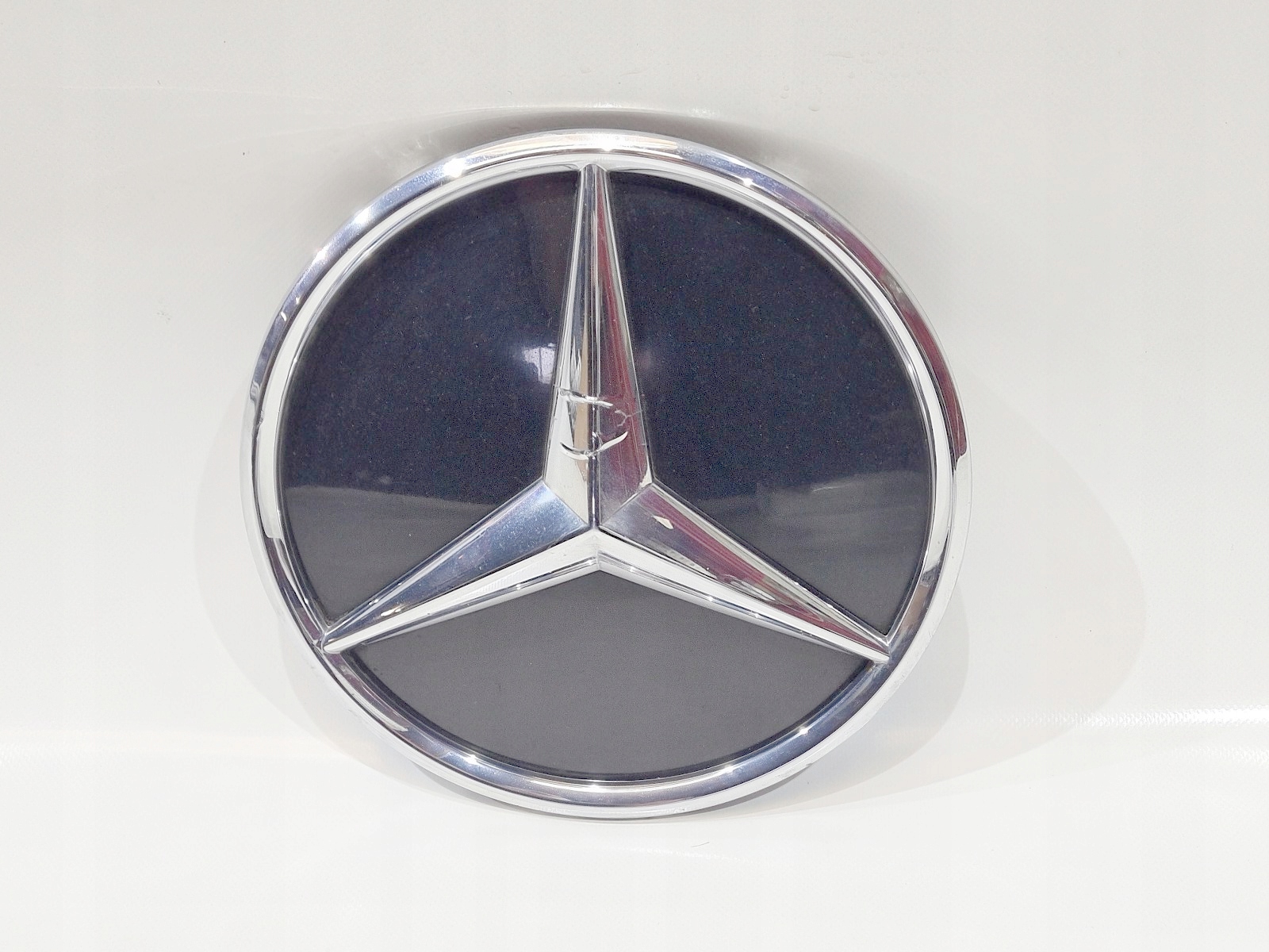 ZNACZEK LOGO EMBLEMAT GRILLA MERCEDES A0008880600 A0008880600 , ( 16787 ...