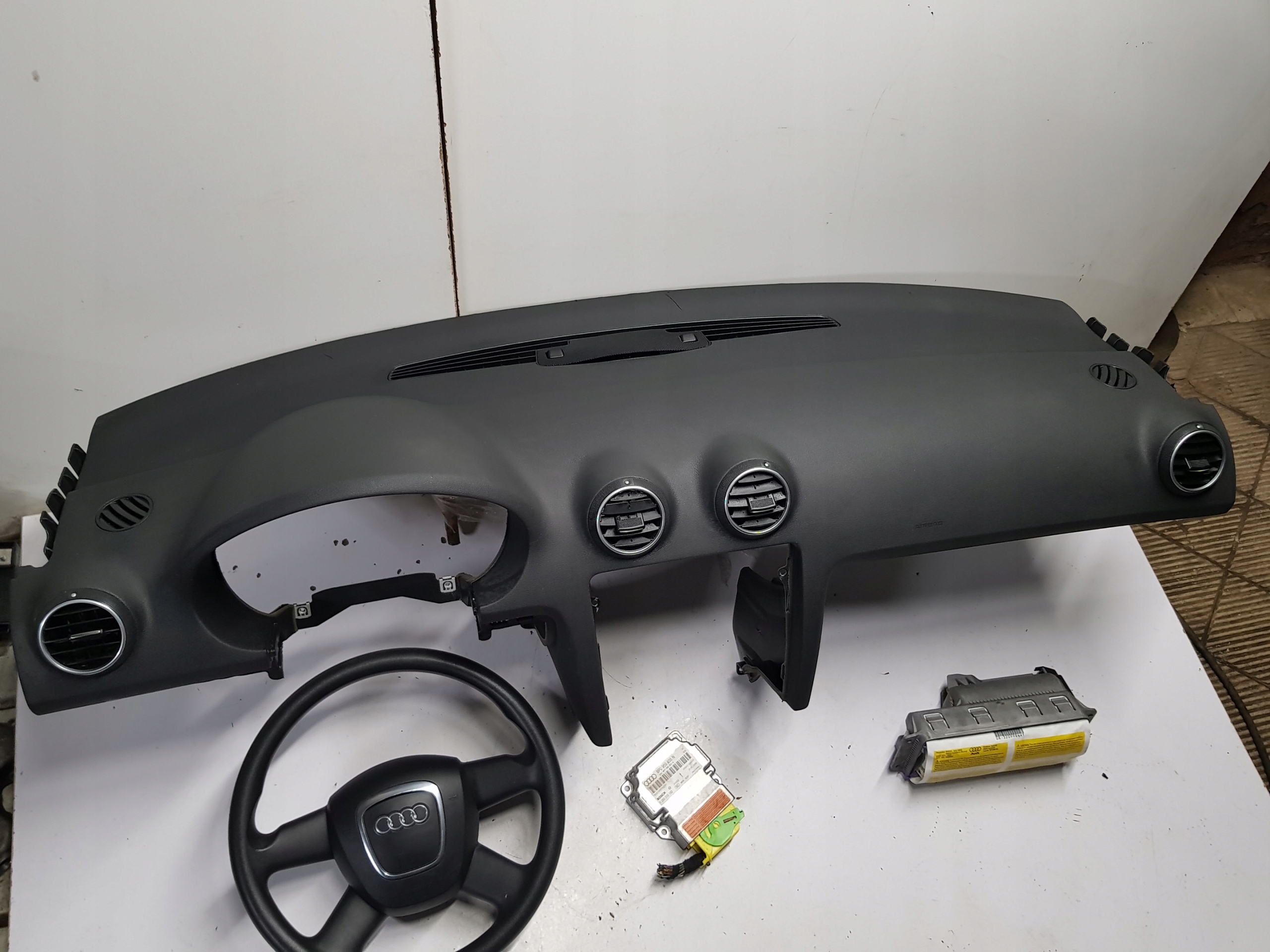 konsola poduszki pasy Audi A3 8P za 800.00PLN z Wschowa Leszno Poznań wrocław - Allegro ...