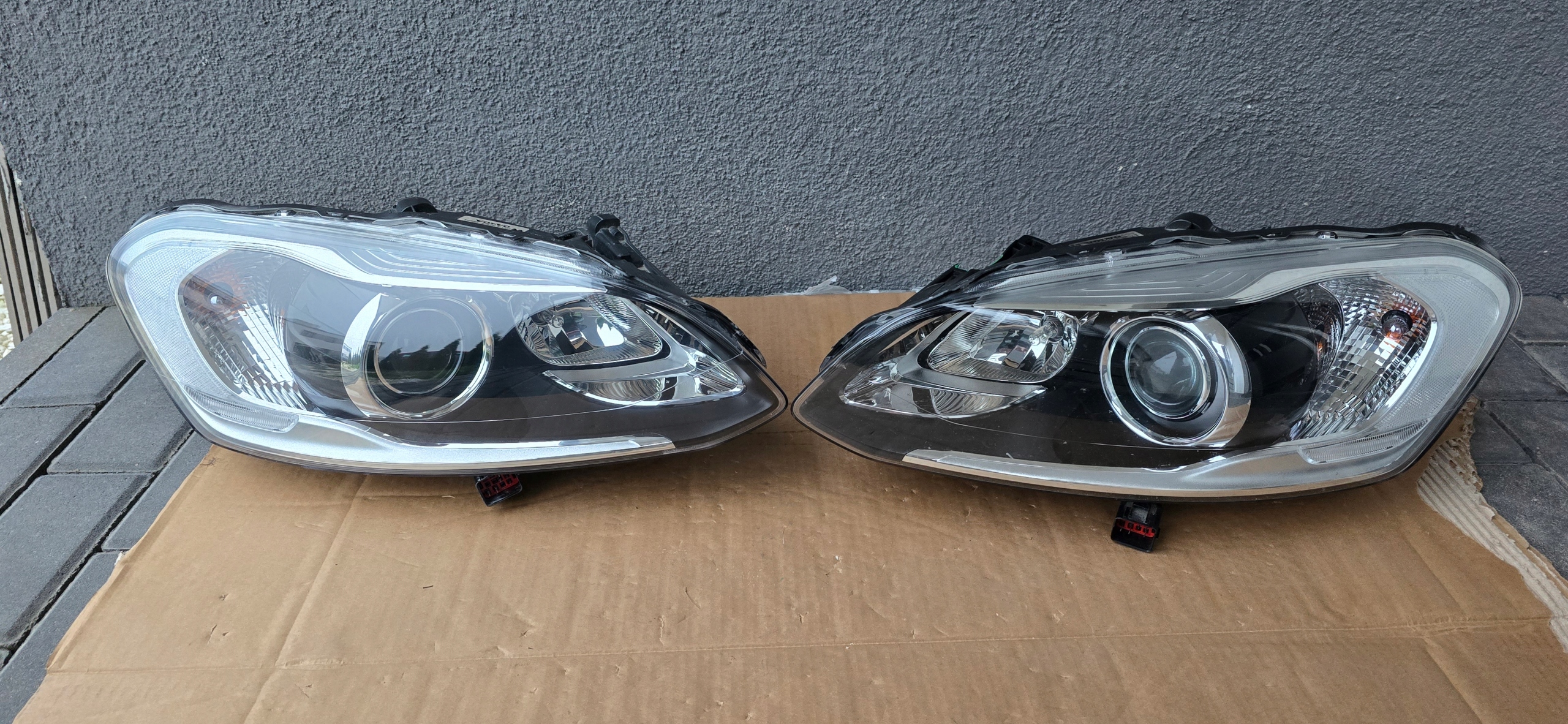 LAMPA VOLVO XC60 LIFT XENON LEWA/PRAWA 7 PIN 31420249 31420250 za 2600 ...