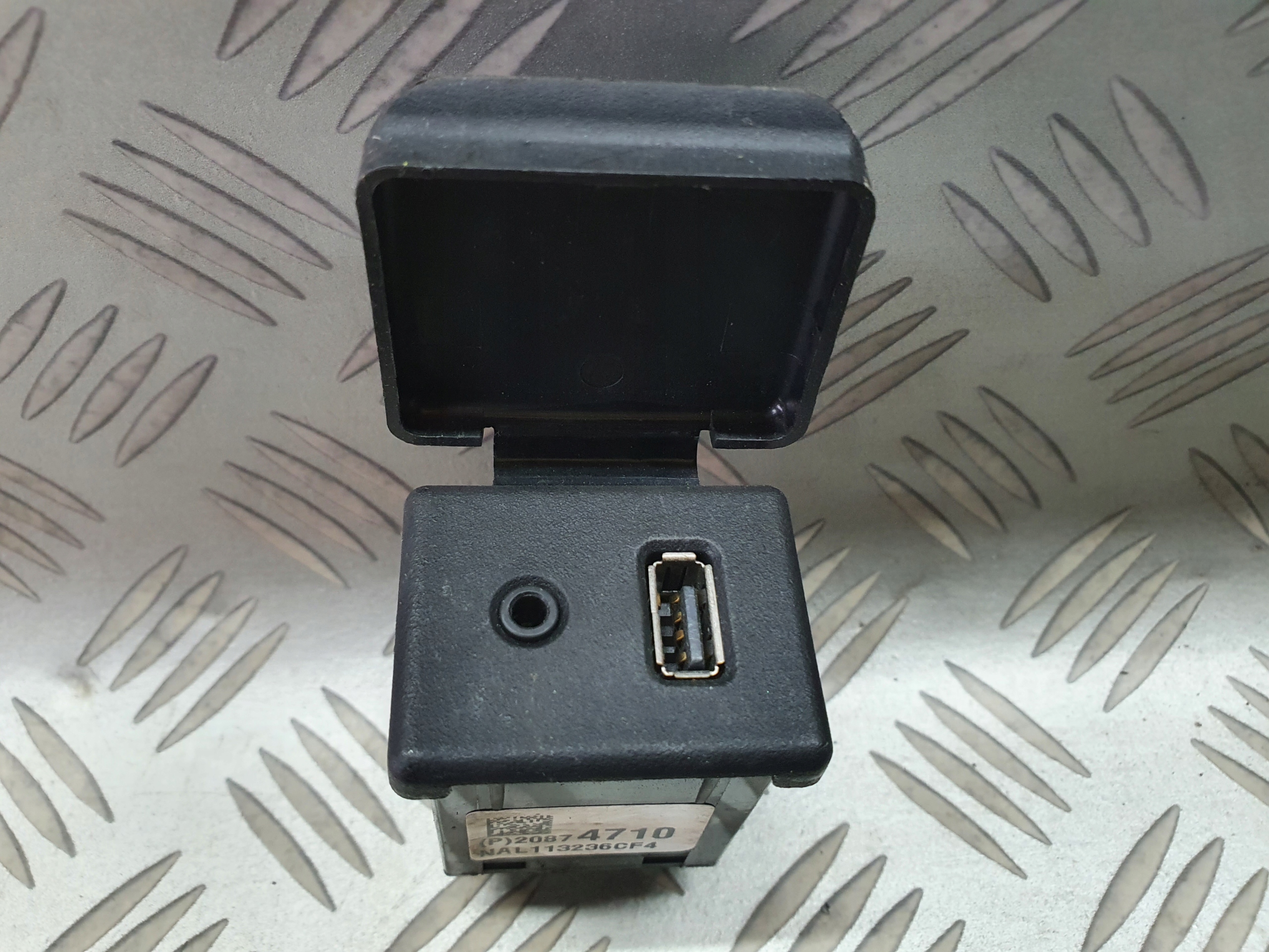 GNIAZDO PORT AUX USB OPEL MOKKA • Cena, Opinie - Allegro