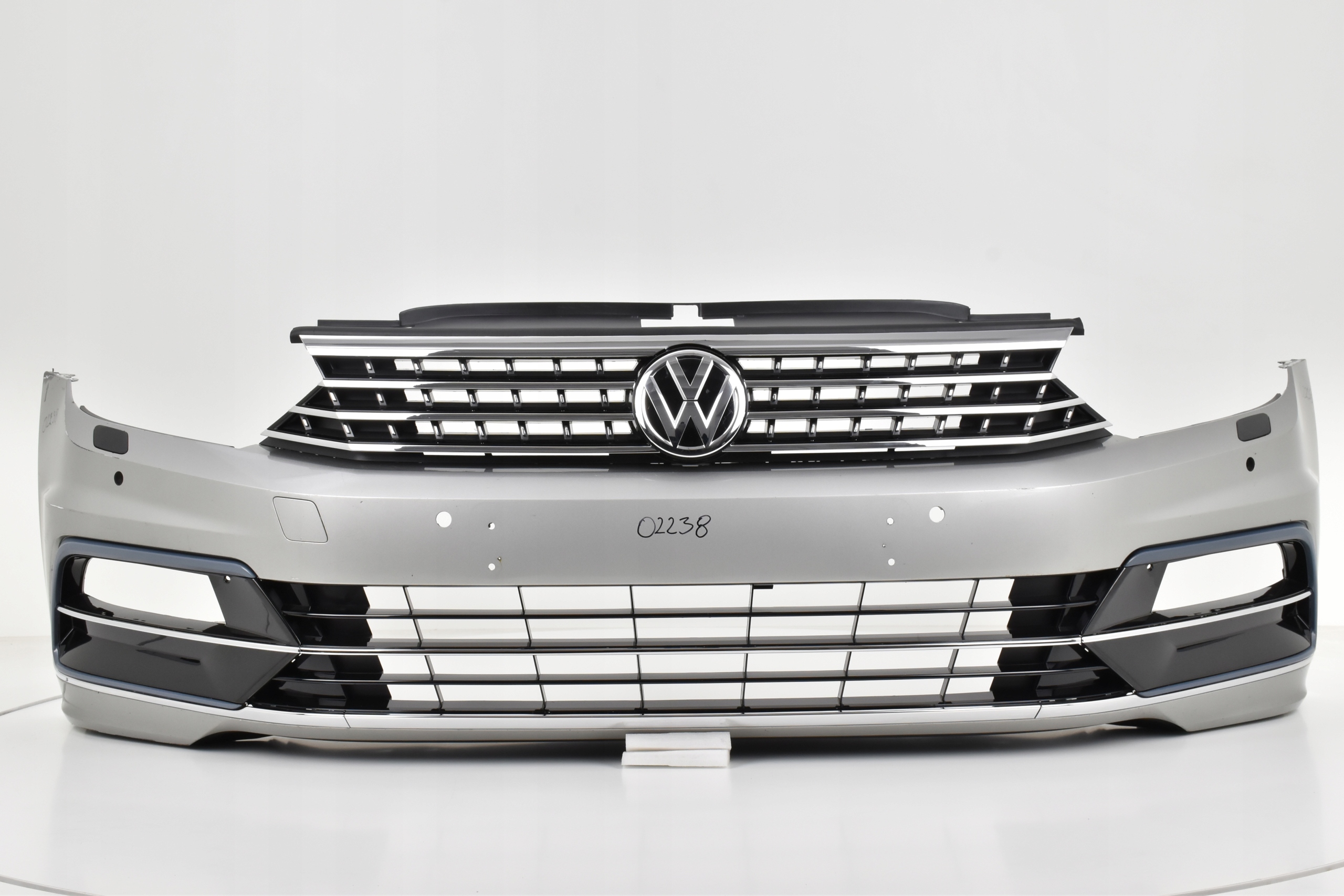 VOLKSWAGEN PASSAT B8 R-LINE PRZED LIFT 2016- ZDERZAK PRZEDNI NA SPRYSKI ...