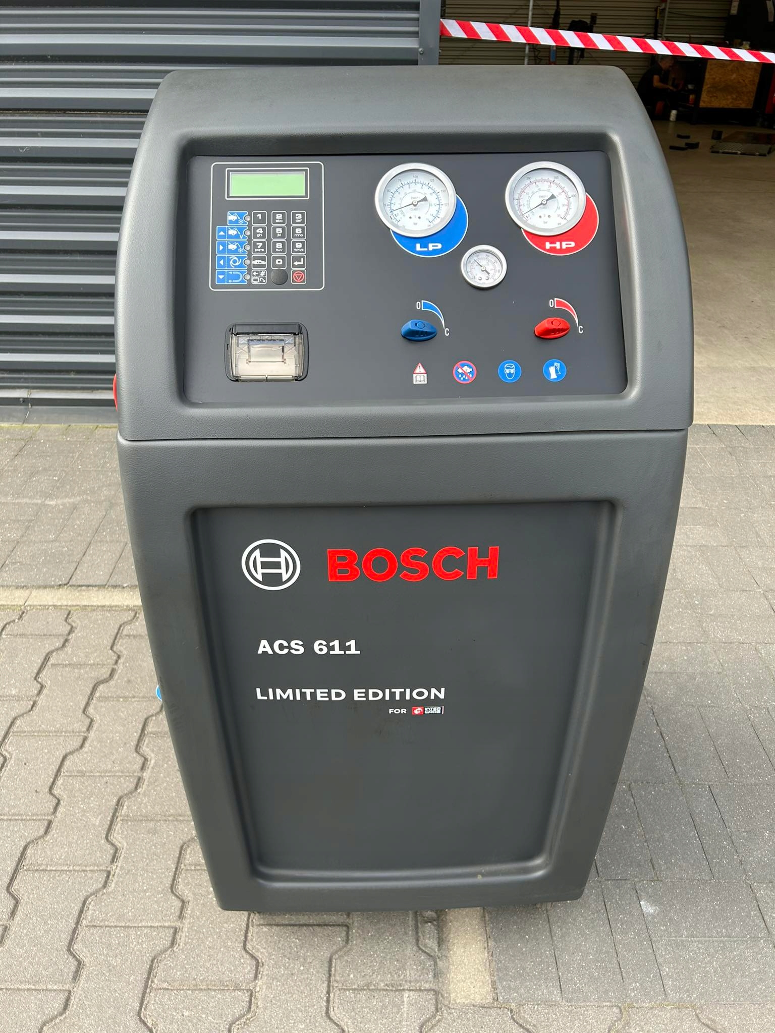 Stacja obsługi klimatyzacji Bosch ACS 611 R134A SP00000002 za 13000 zł ...