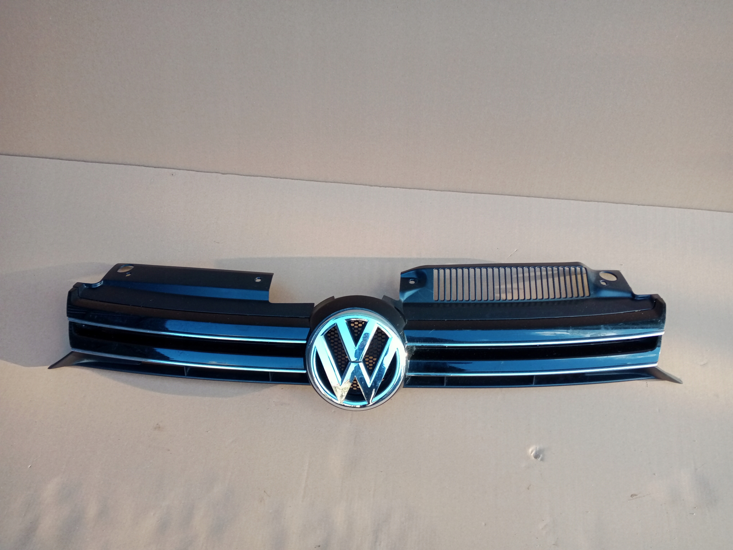 VW GOLF VI GRILL ATRAPA 5K0853653 2008R 5K0853653 za 280 zł z Drezdenko ...