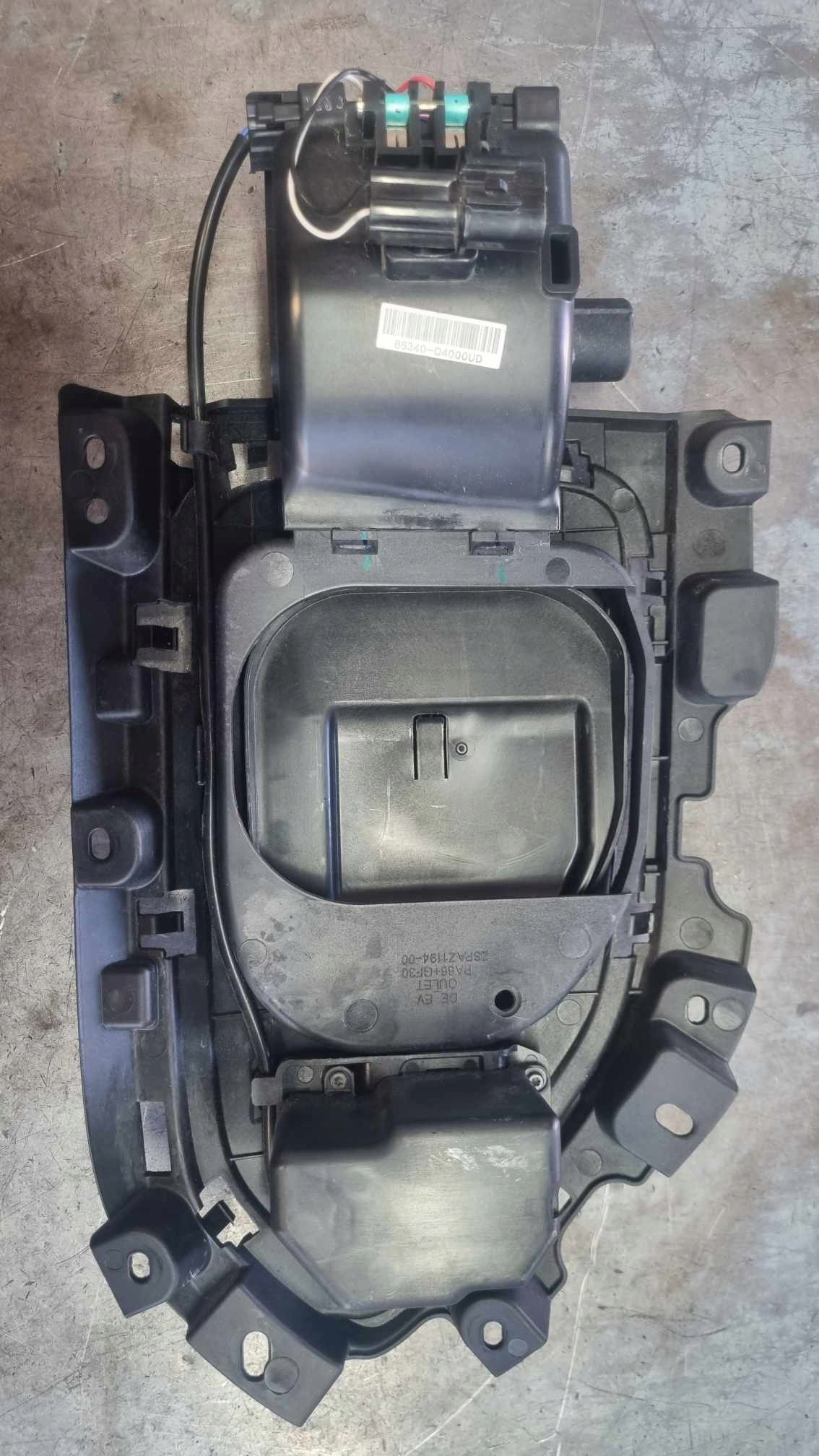 КРЫШКА ГНЕЗДО ЗАРЯДКИ KIA NIRO EV 2 86340-Q4000 Недорого