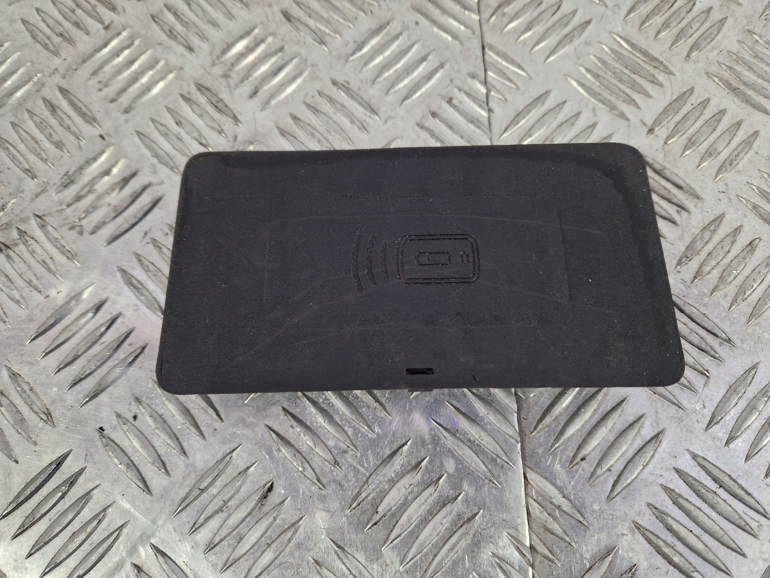 Indukční nabíječka BMW 8 M8 F91 F92 F93, • Ceny, Recenze - Allegro