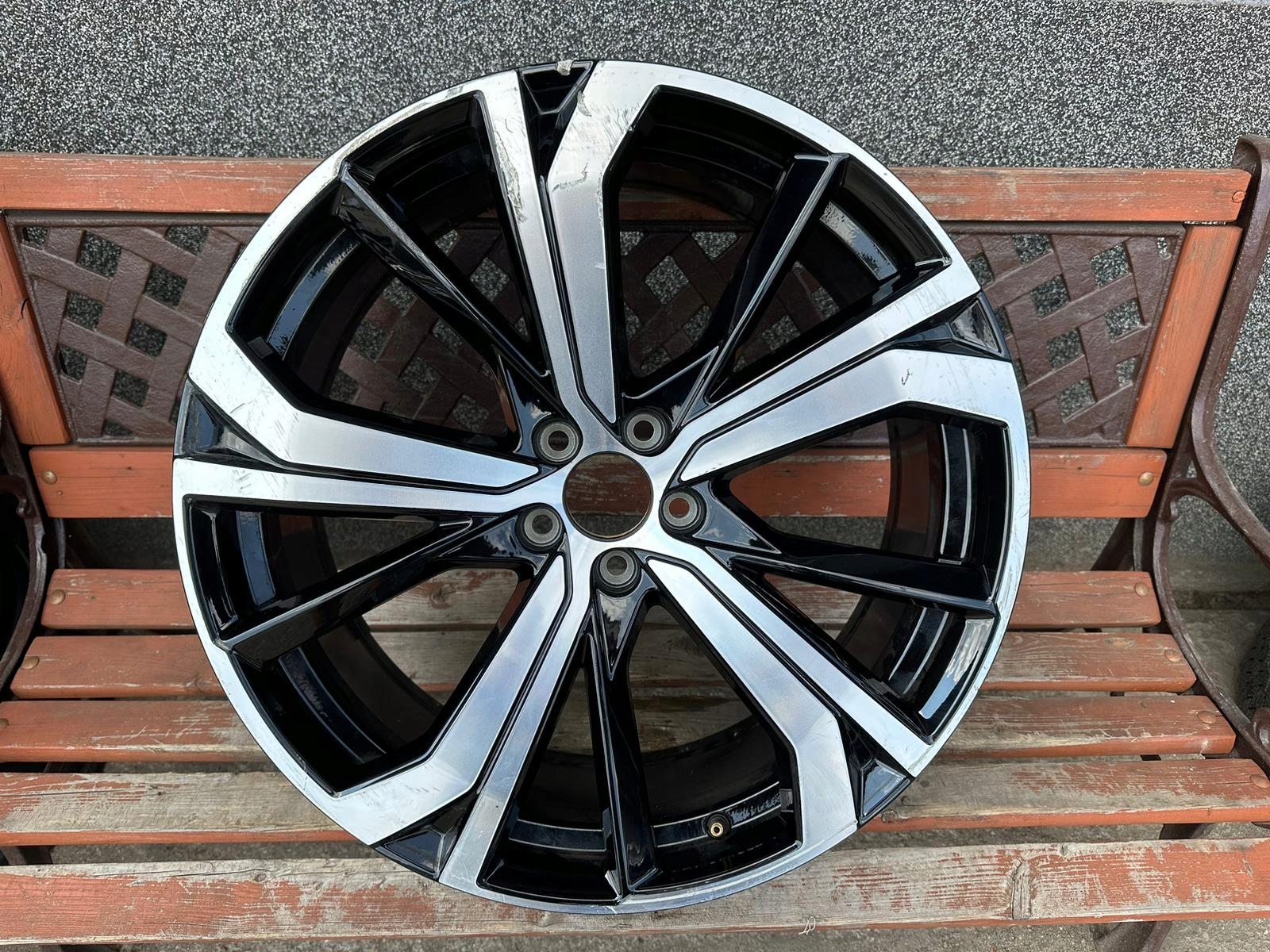 FELGA VOLVO XC60 II 8,5x21 ET49,5 5x108 32271573 (1346) za 1230.00PLN z ...