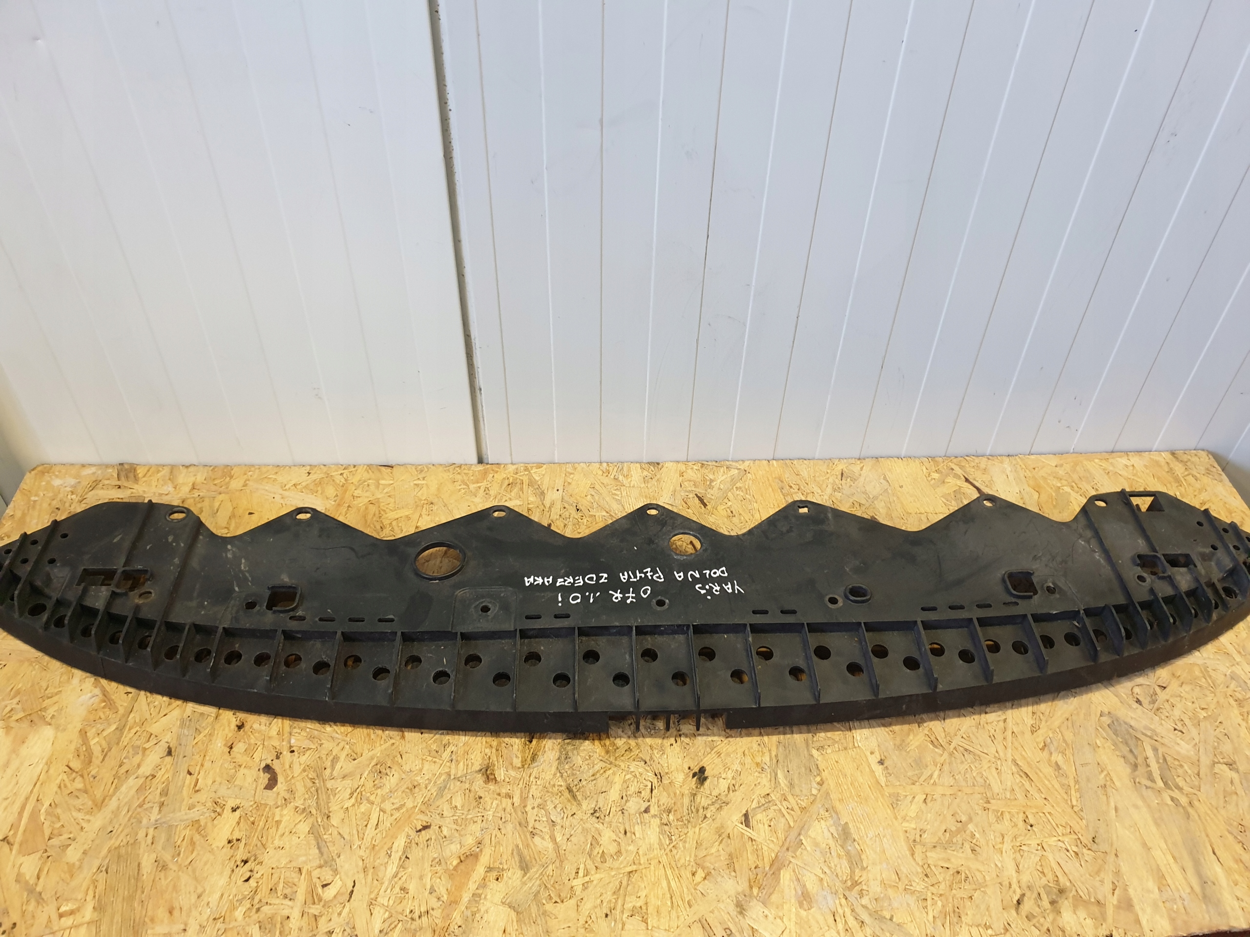 Toyota OE 52618-52010 osłona pod zderzak za 80.00PLN z Klimontów ...