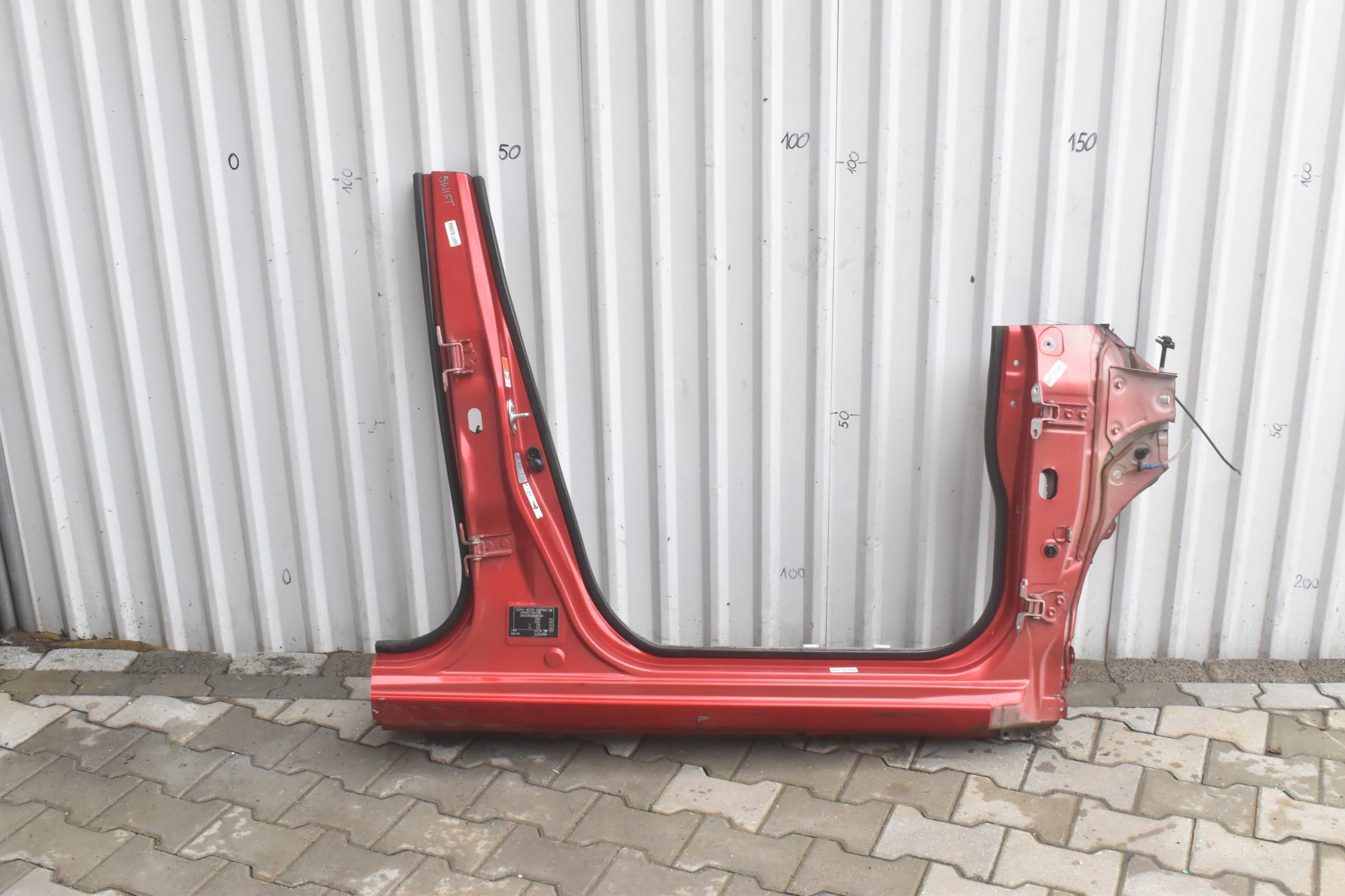 PRÓG SŁUPEK PRAWY PRZÓD ŚRODKOWY 64111-53R01 SUZUKI SWIFT MK8 ZWP 2017 ...