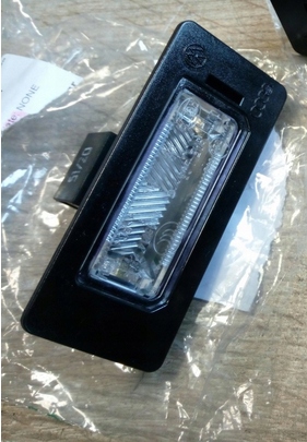 LAMPKA TABLICY AUDI A4 A5 A6 A7 Q5 TT REJESTRACYJNEJ 8T0943021 ...