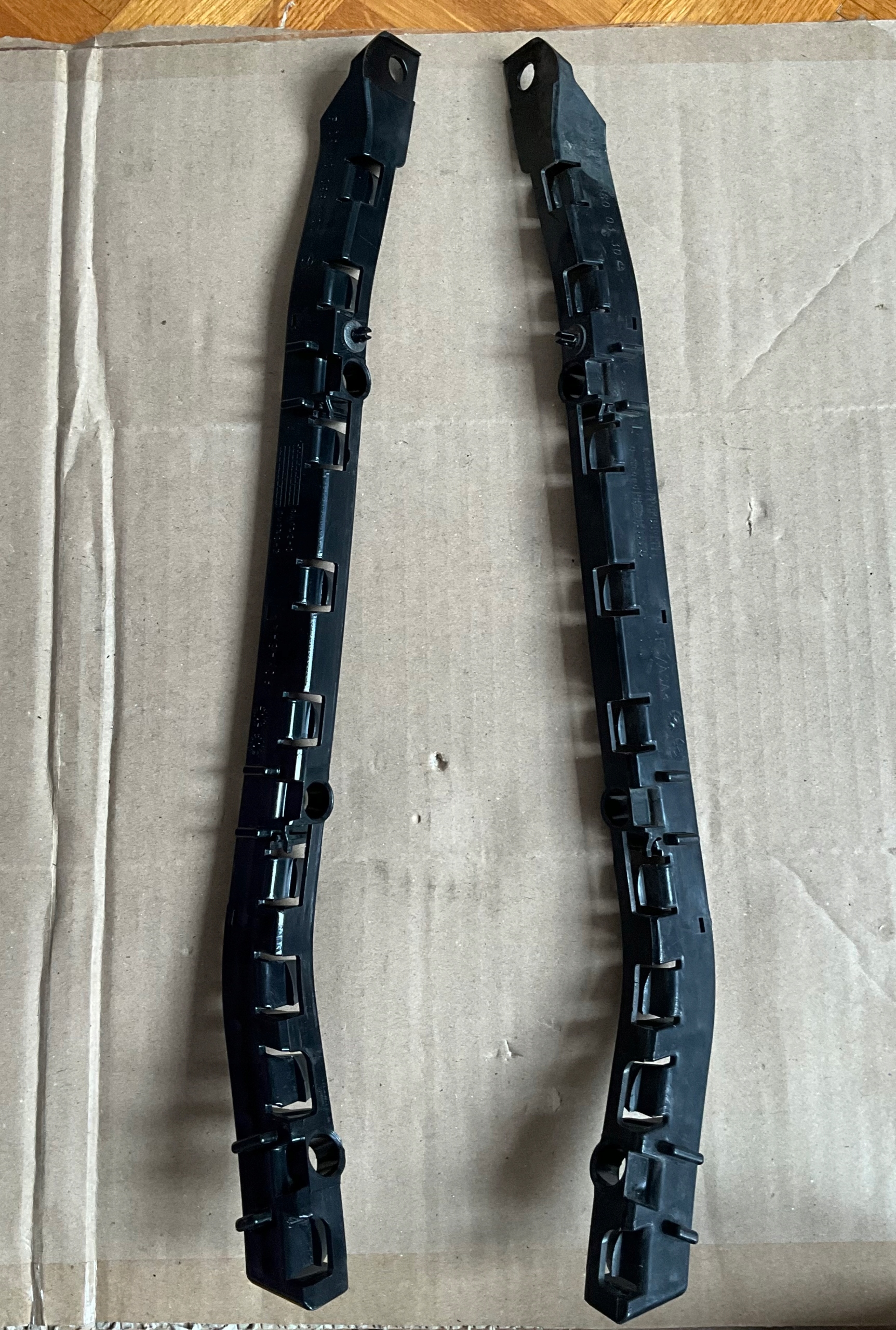 MERCEDES C-KLASA W204 ŚLIZG LEWY ZDERZAK TYŁ za 30.00PLN z GORZYCE ...