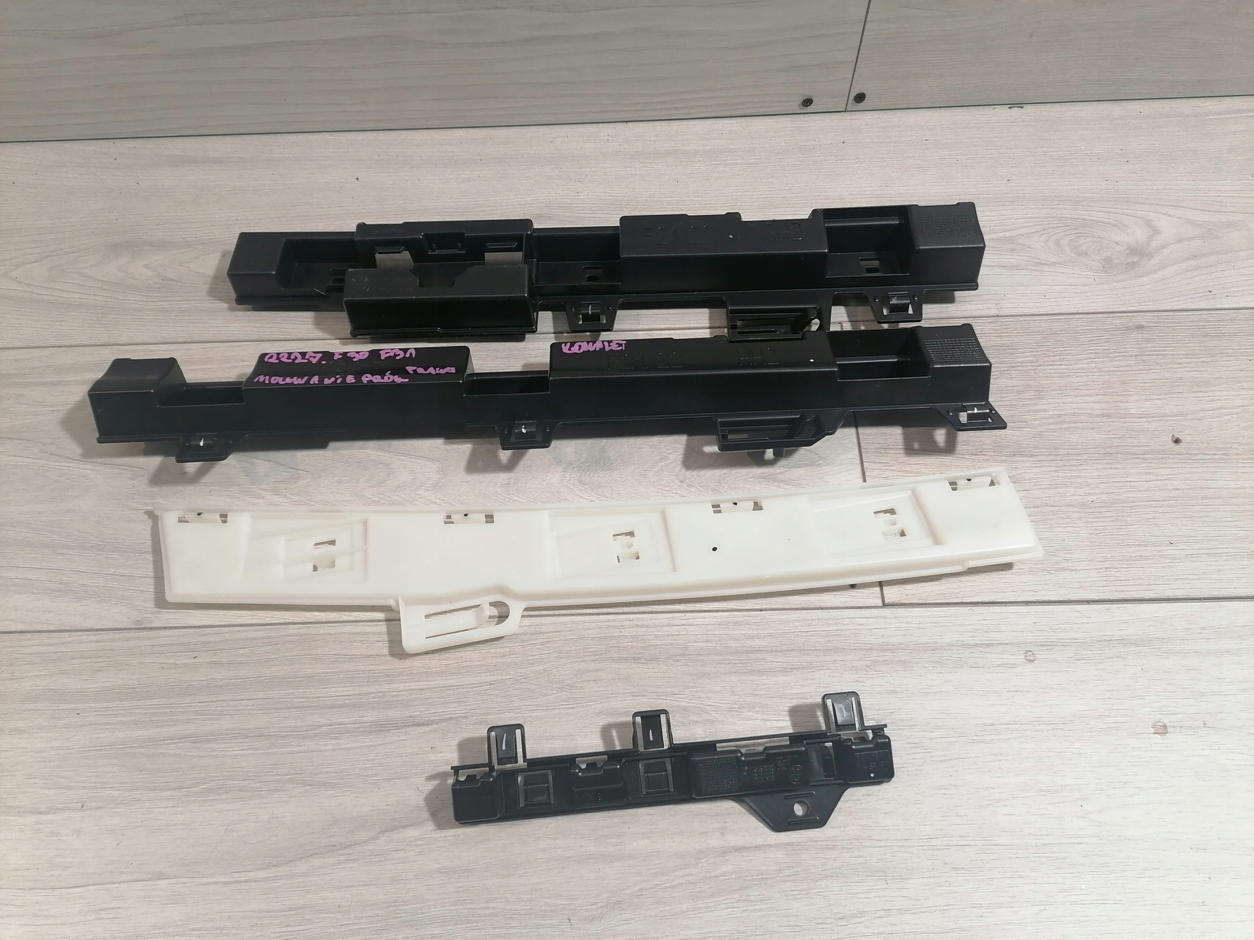 BMW F20 F21 F22 F23 3 F30 F31 ŚLIZG MOCOWANIE BŁOTNIKA PRAWY PRZÓD ...