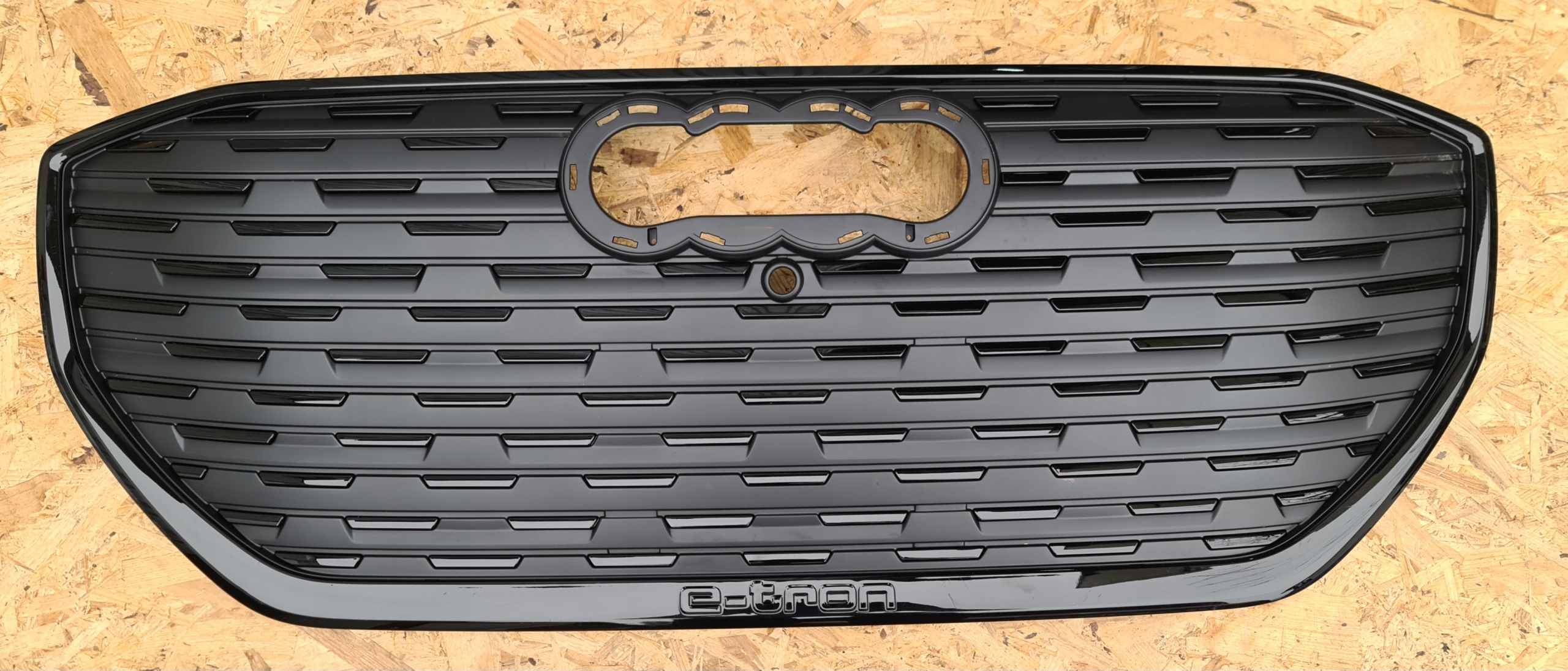 AUDI Q4 E TRON GRILL ATRAPA 89A • Cena, Opinie - Allegro