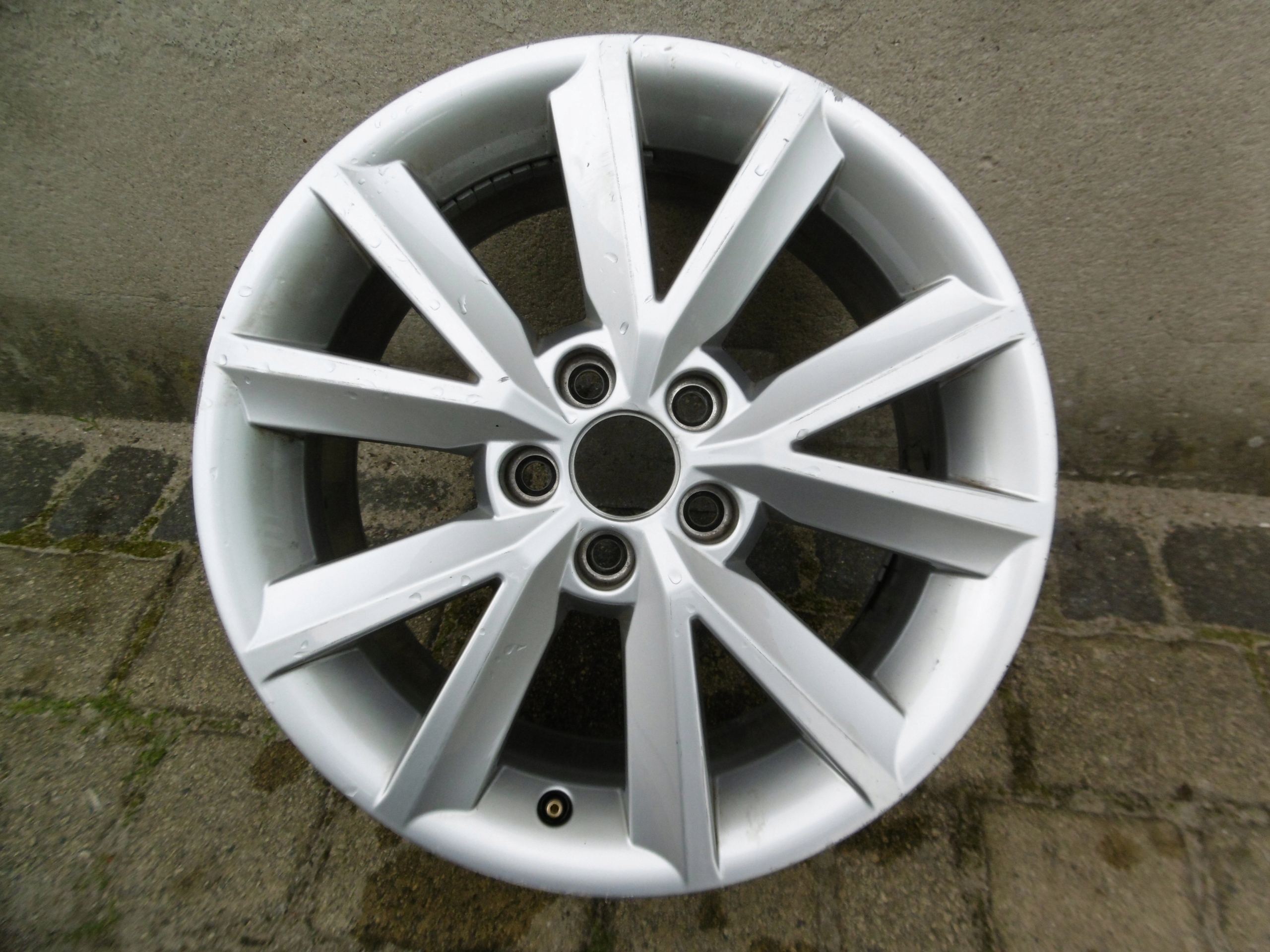 Felga aluminiowa Skoda OE 7.0" x 16" 5x100 ET 46 za 450.00PLN z ...