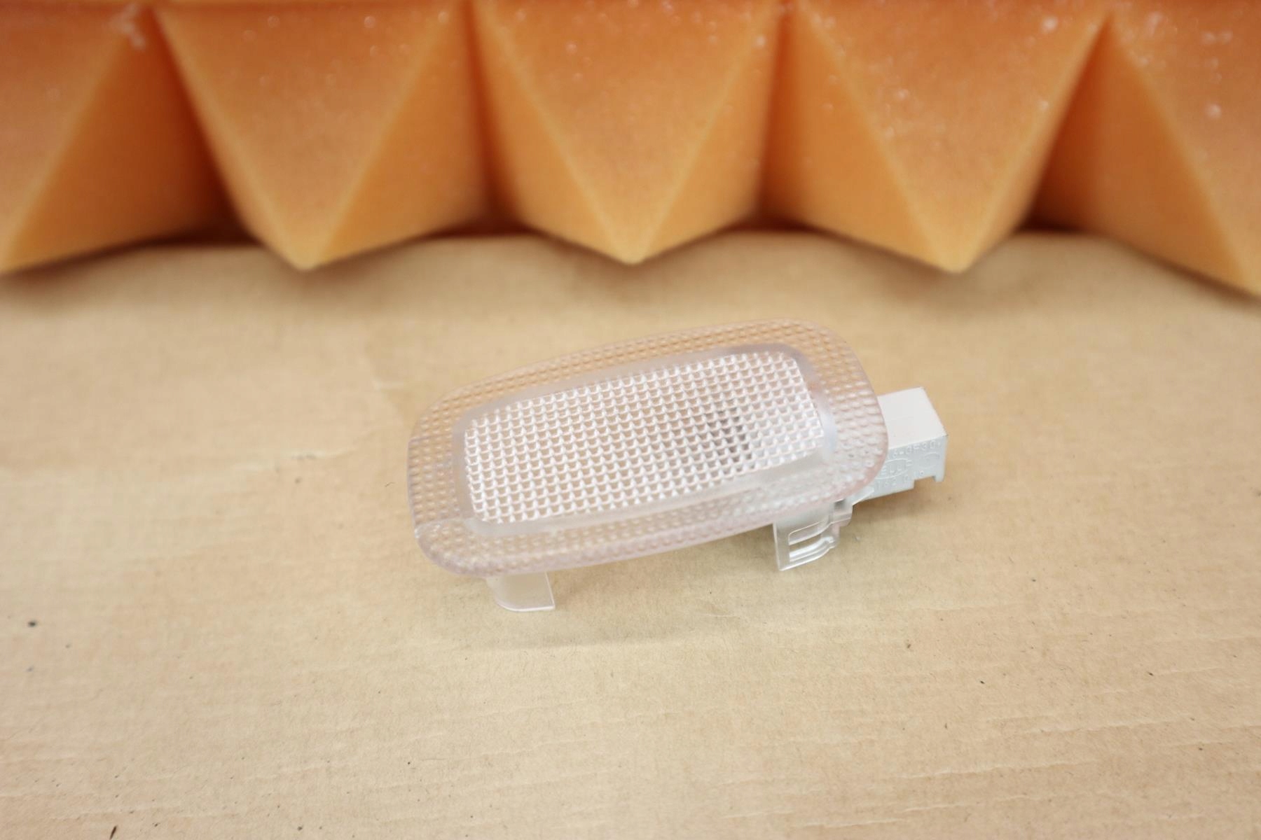 MERCEDES ML W164 W204 LAMPKA OŚWIETLENIA KABINY MB 2218200401 za 20 zł ...