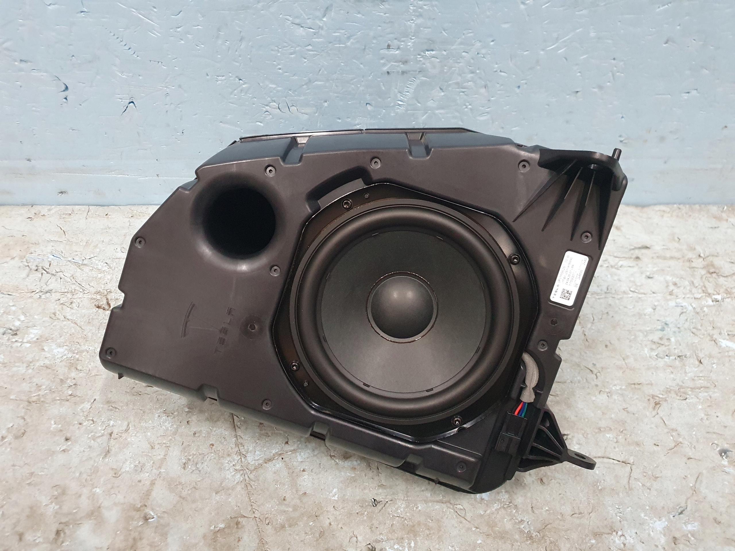 GŁOŚNIK SUBWOOFER TESLA Y MODEL Y NOWY za 1000.00PLN z Międzychód ...