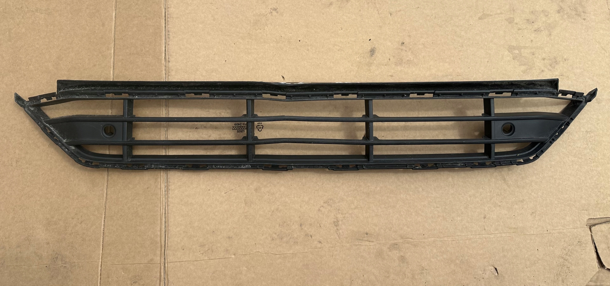 KRATKA ŚRODKOWA ZDERZAKA PRZÓD PRZEDNIA VOLVO XC90 II LIFT 31663497 za ...