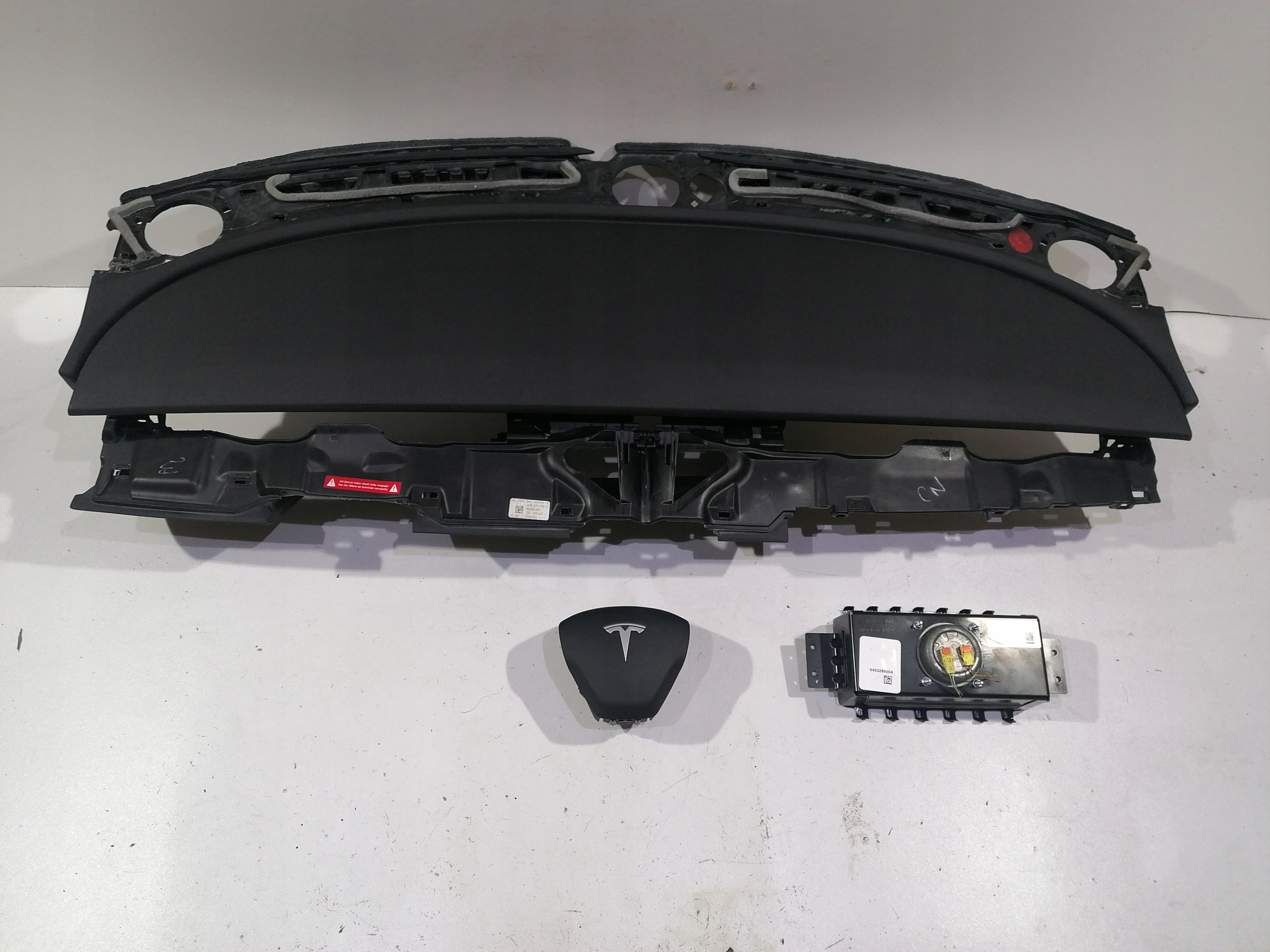 TESLA MODEL 3 III DESKA KONSOLA AIRBAG PASY za 1500.00PLN z Wijewo ...