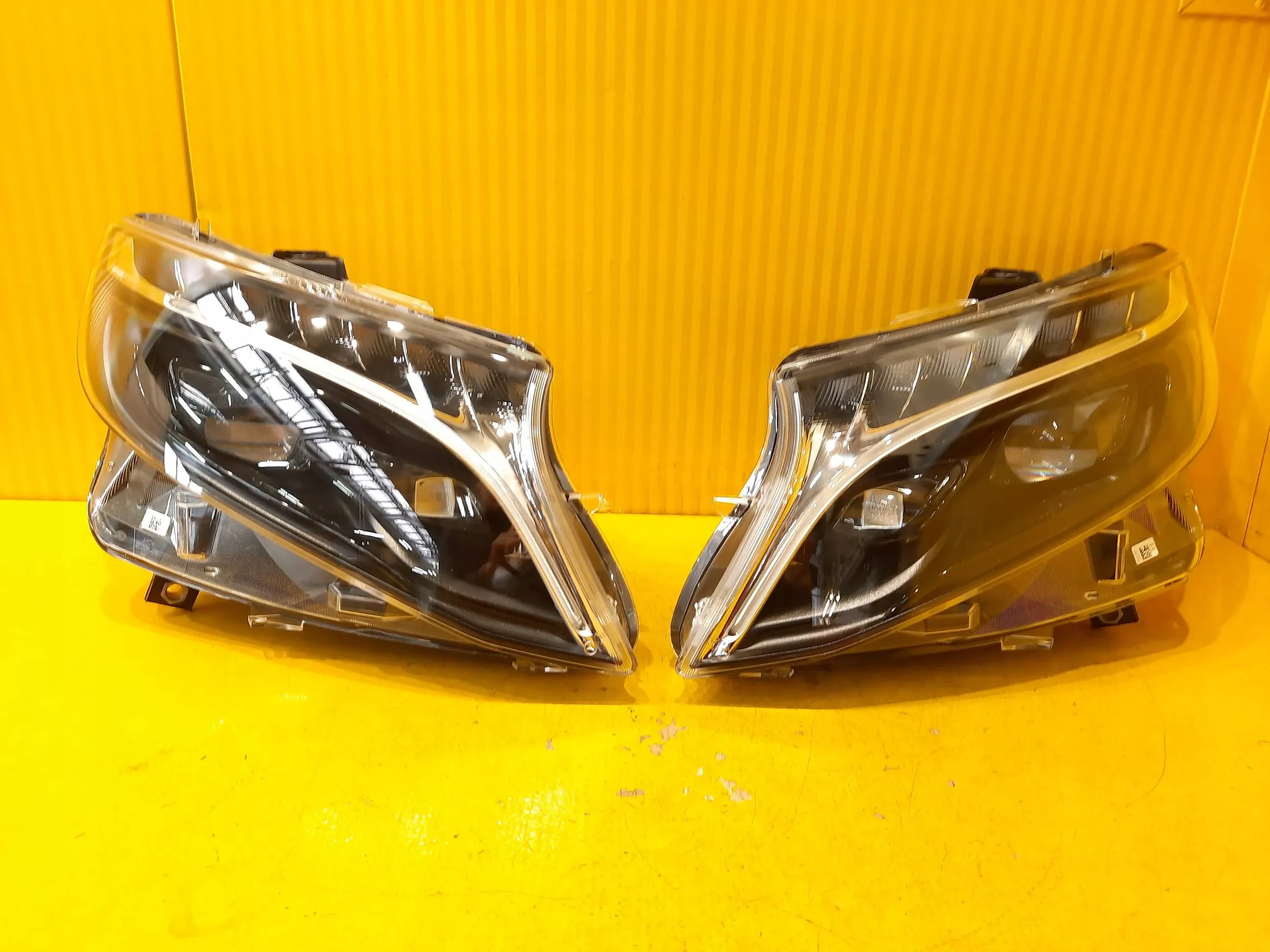 Mercedes-Benz W447 LAMPA PRZÓD KOMPLET FULL LED ILS A4479063301 za 8500 ...