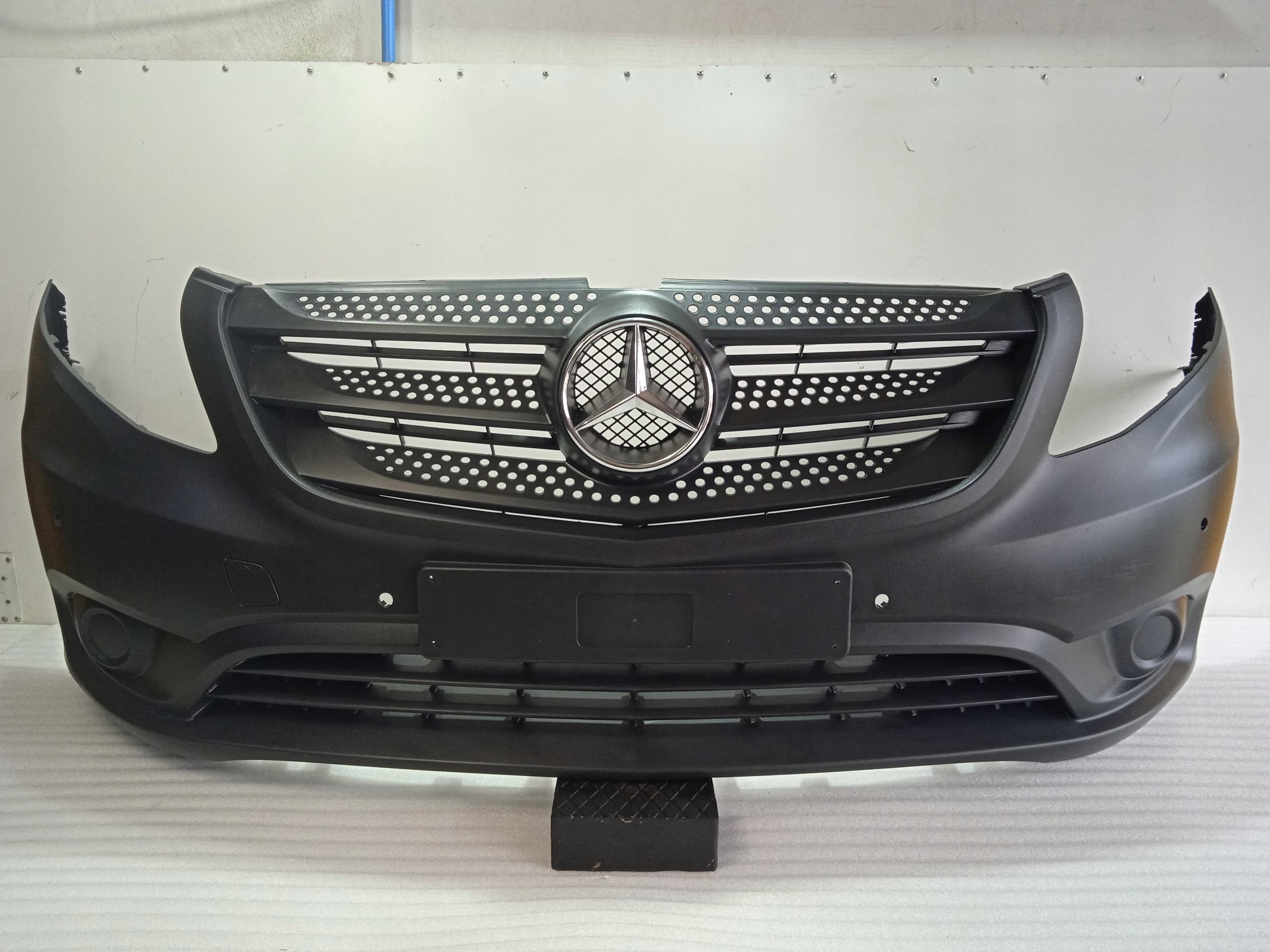 MERCEDES ZDERZAK VITO W447 4478850425 A4478850425 za 1000 zł z Trzebicz ...