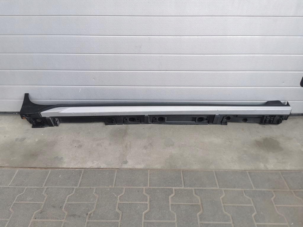 TOYOTA COROLLA XII 2019- Listwa progowa prawa 75851-YY010 75851-YY010 ...