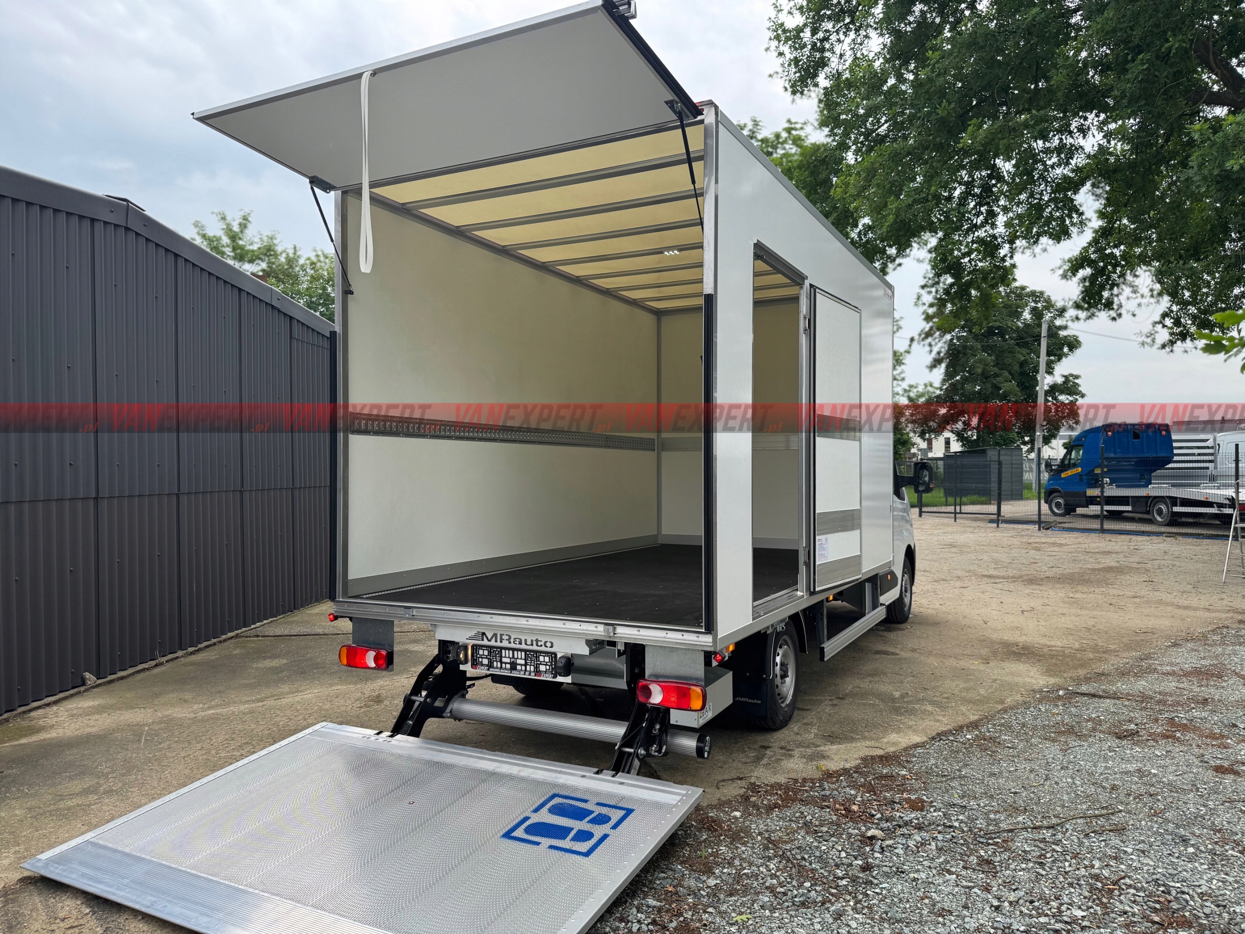 Nowy model Renault Master 170KM Kontener XL Winda 2025 - Allegro