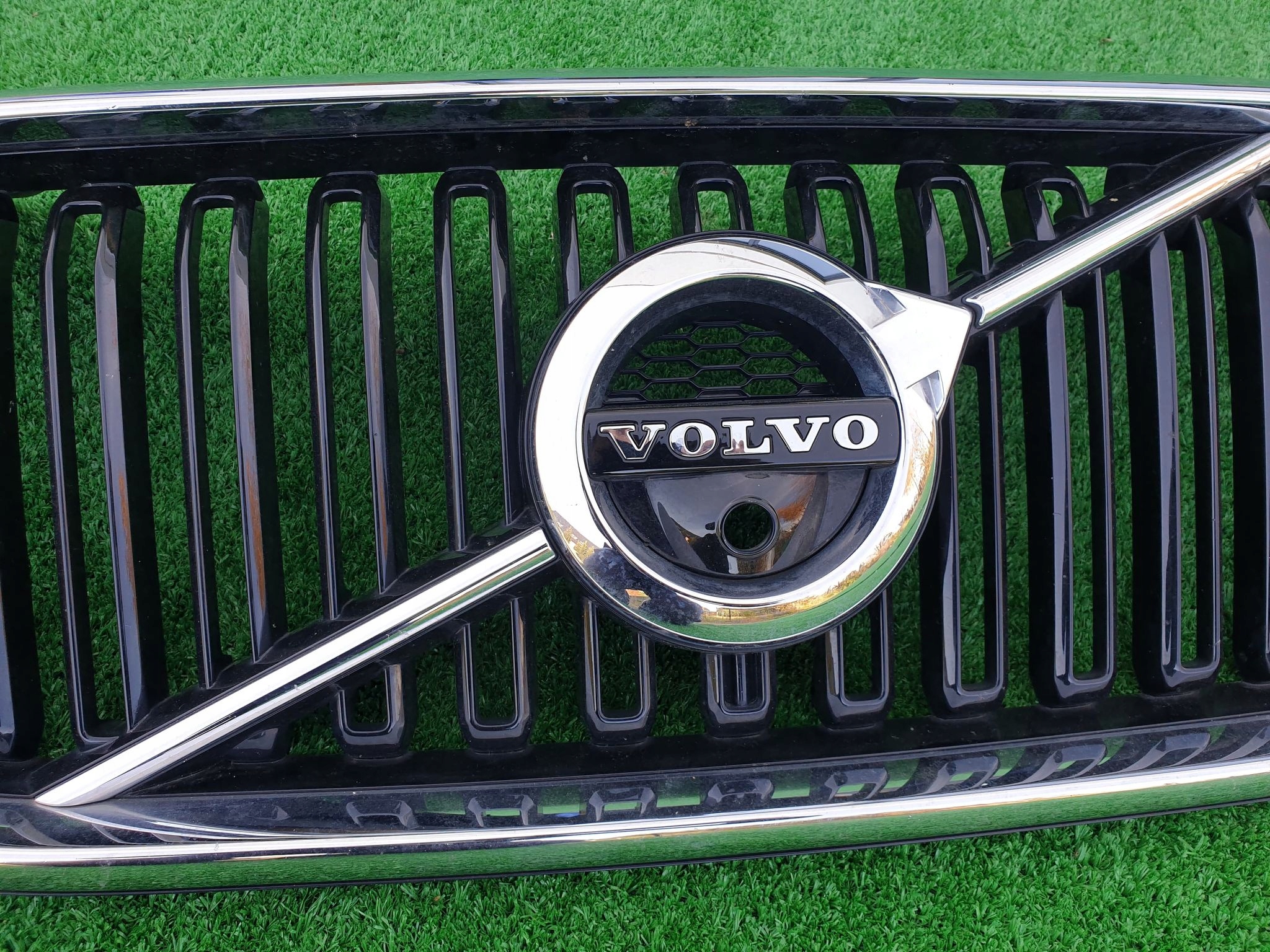 Купити РЕШІТКА РЕШІТКА РАДІАТОРА VOLVO XC60 II 2017-> 31425533 б\у з ...