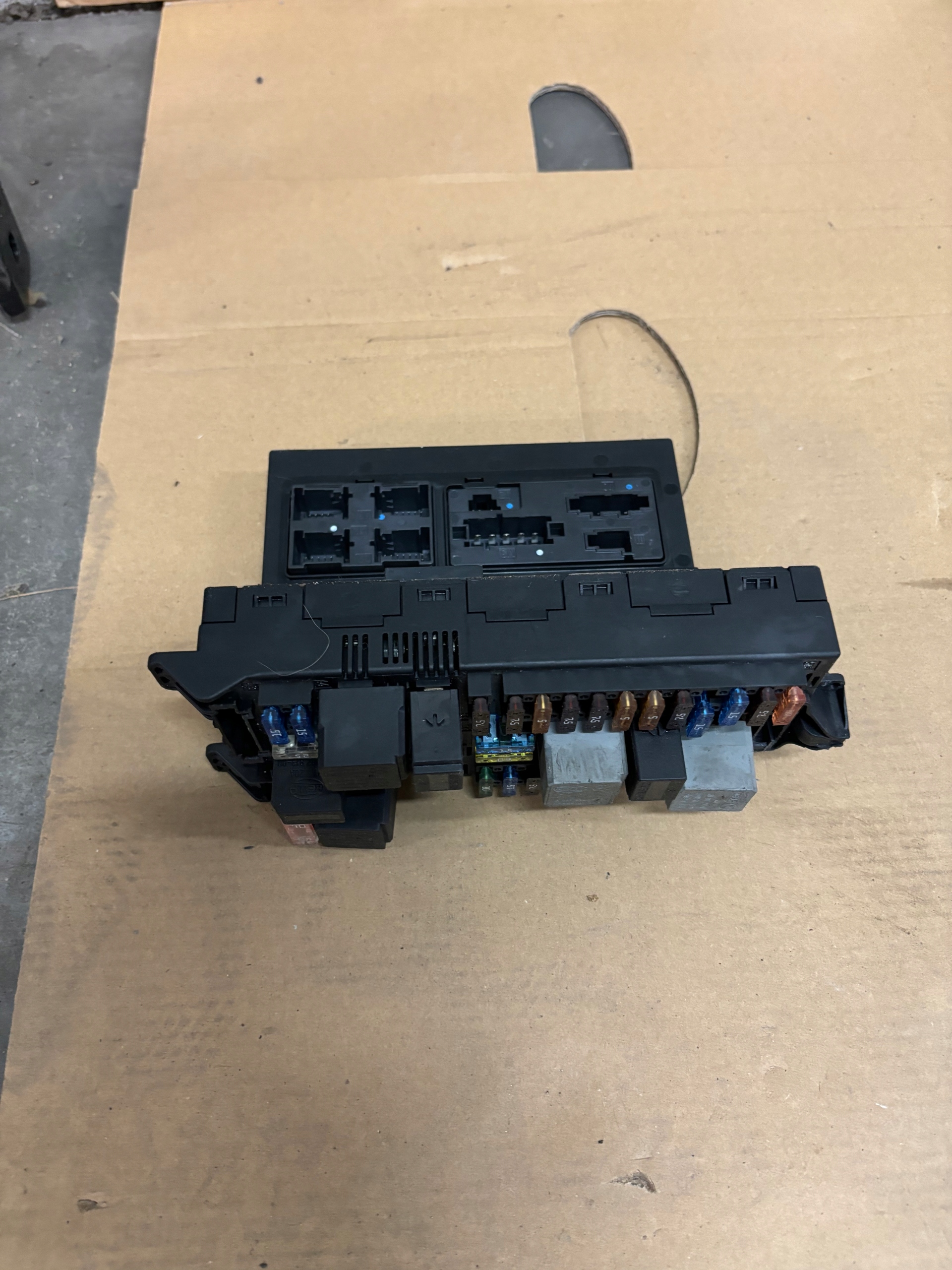 MODUŁ SAM SKRZYNKA BEZPIECZNIKÓW MERCEDES CLS W219 2115457701 EU za 50 ...