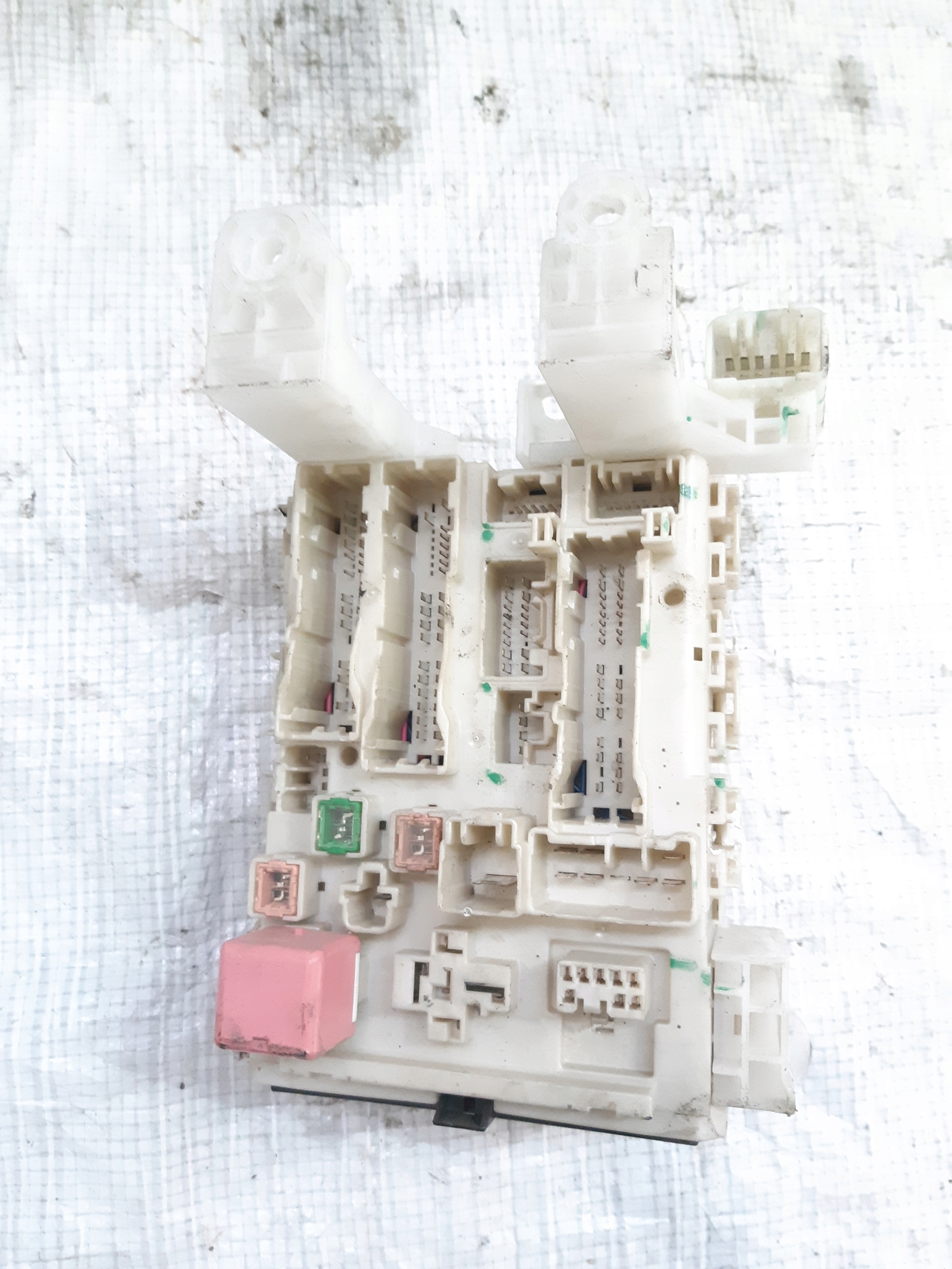 SKRZYNKA BEZPIECZNIKÓW 82730-05150 AVENSIS T27 09- • Cena, Opinie - Allegro