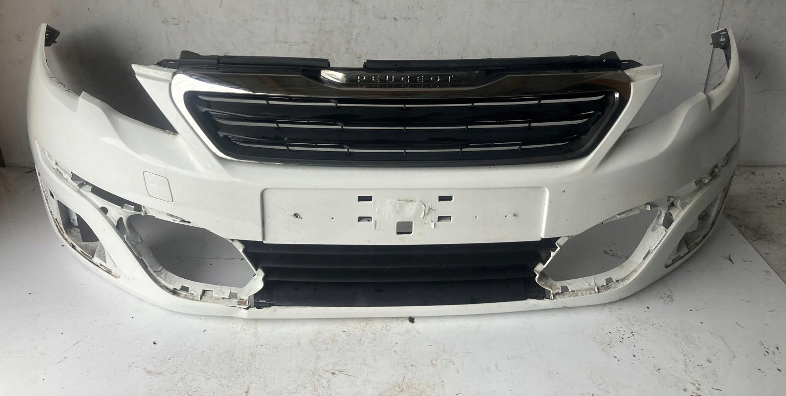 Grill Peugeot 308 T9 - Niska cena na Allegro