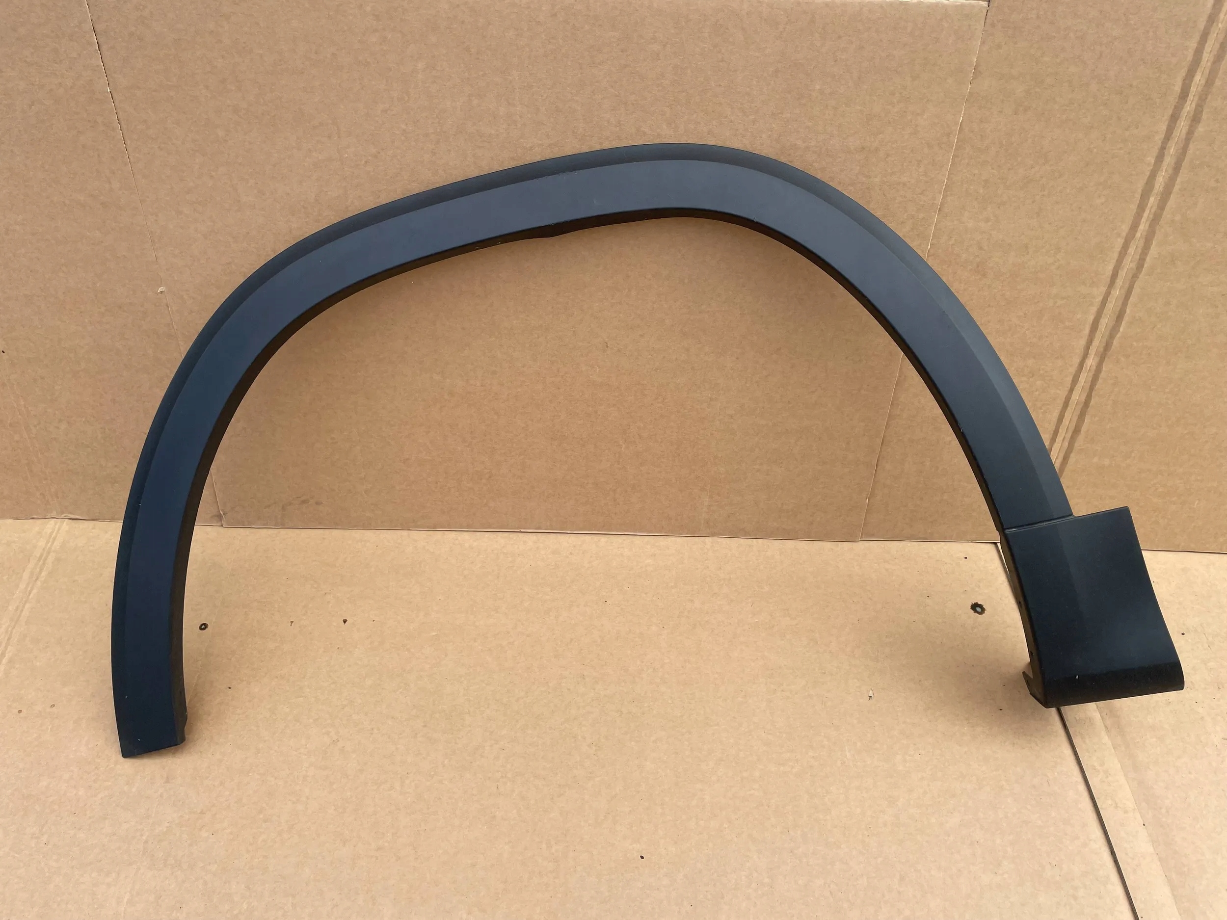 Mercedes GLB x247 LISTWA NA BŁOTNIK LEWA PRZEDNIA A2478850022 za 300 zł ...