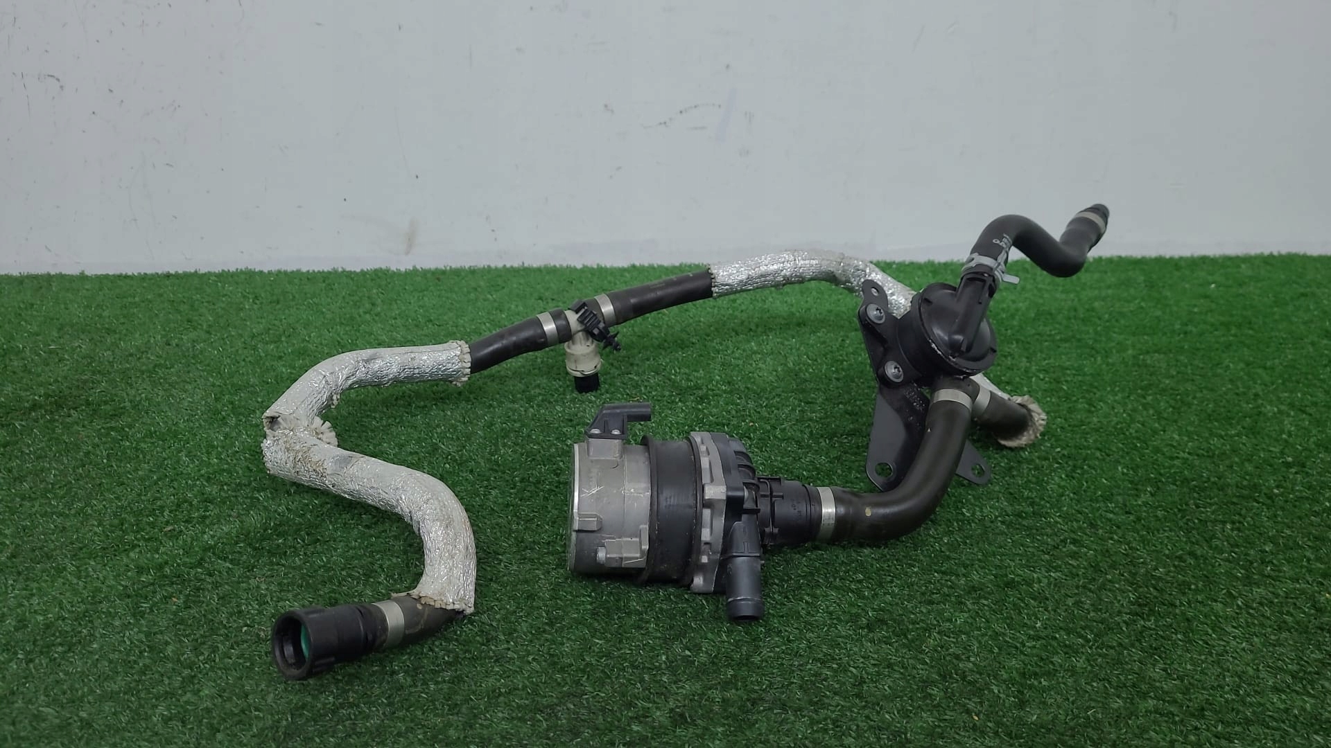 Przewód Pompa Wody Volvo XC90 II 2 2.0 T8 Hybryda 31338384 31368322 ...