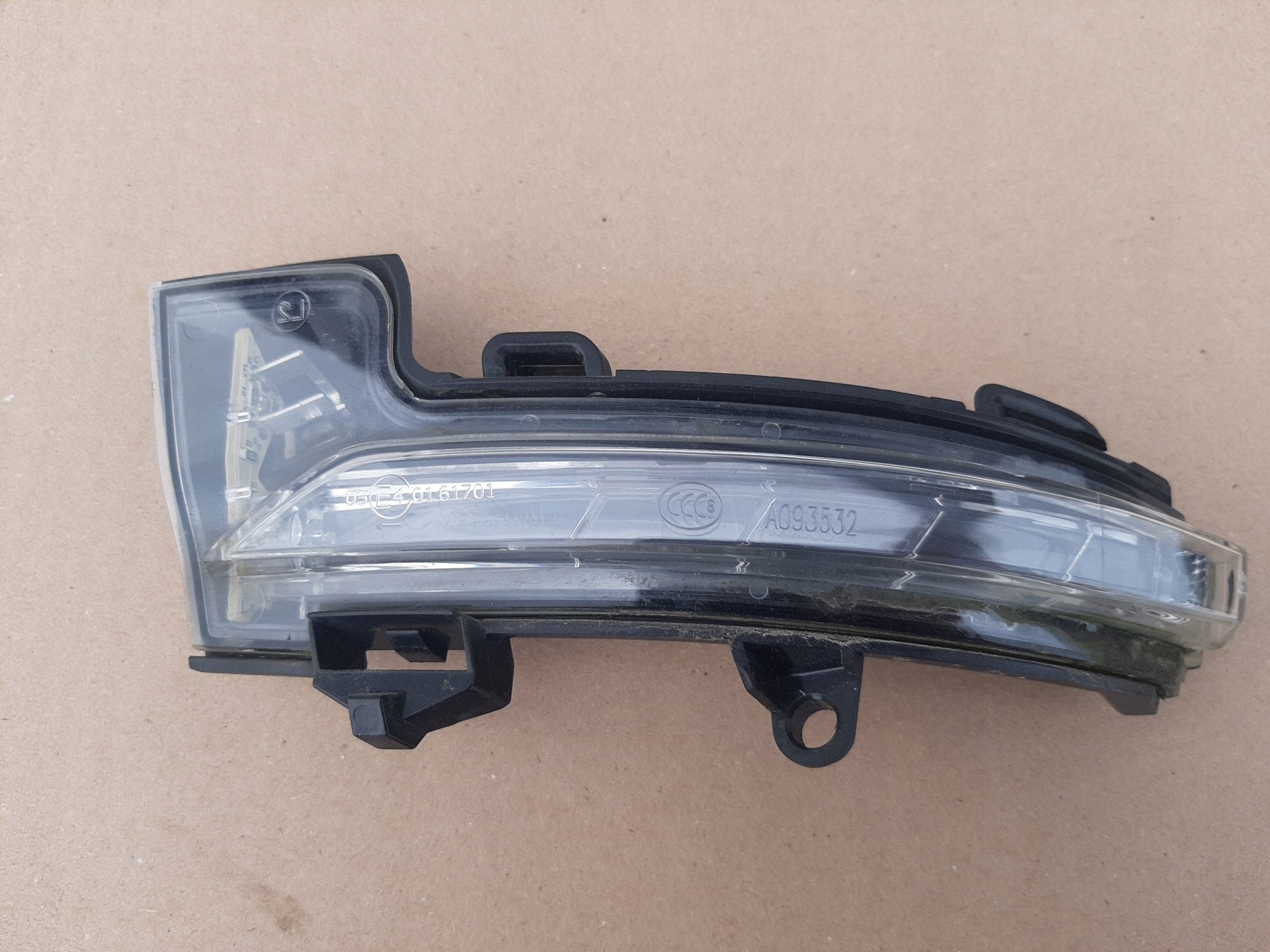 LEWY KIERUNKOWSKAZ SKODA OCTAVIA III 13- T-ROC 17- 5E0949101 za 70 zł z ...