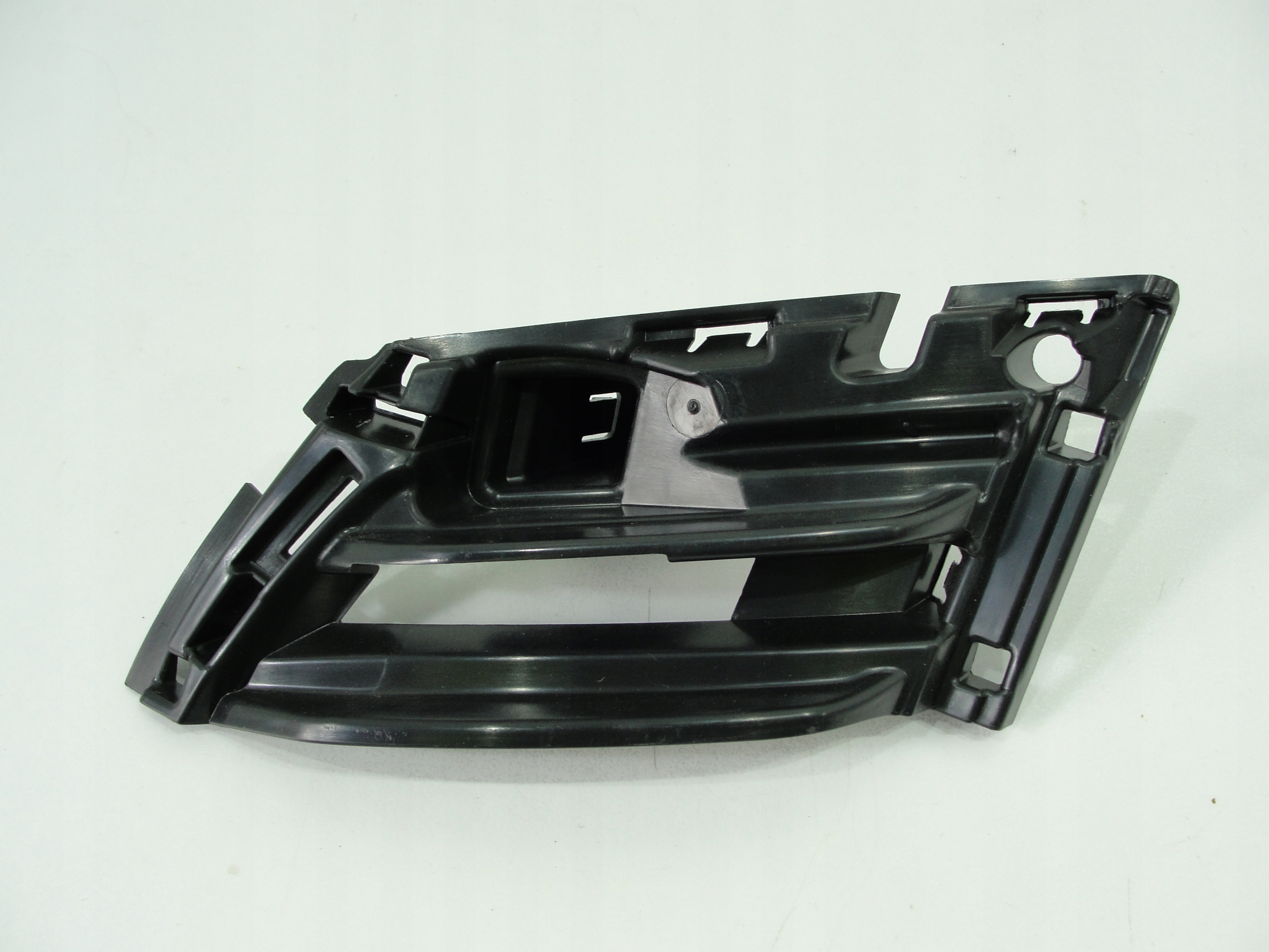 Wspornik grilla PRAWY OCTAVIA III LIFT 5E0807724A za 70.00PLN z Zbąszyń ...