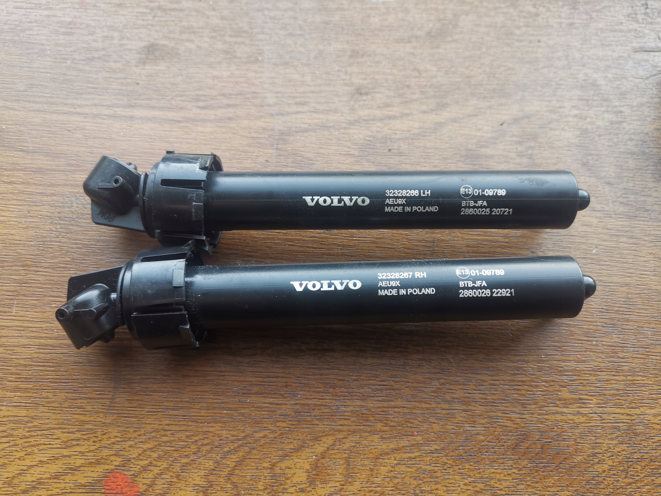 VOLVO XC60 II 2018- SPRYSKIWACZ LAMPY REFLEKTORA 32328266/32328267 za ...